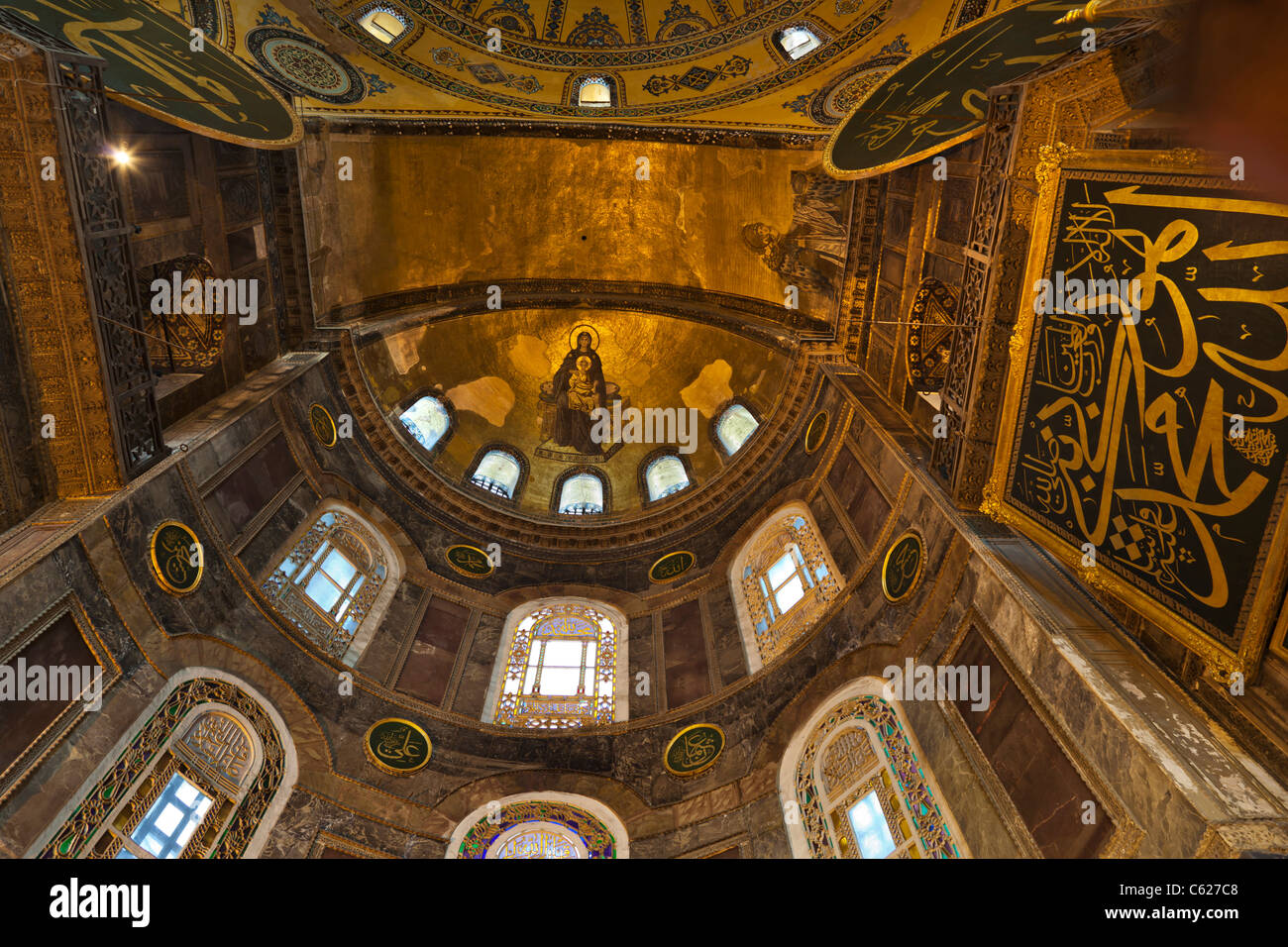 Virgin and child byzantine mosaic hi-res stock photography and images ...
