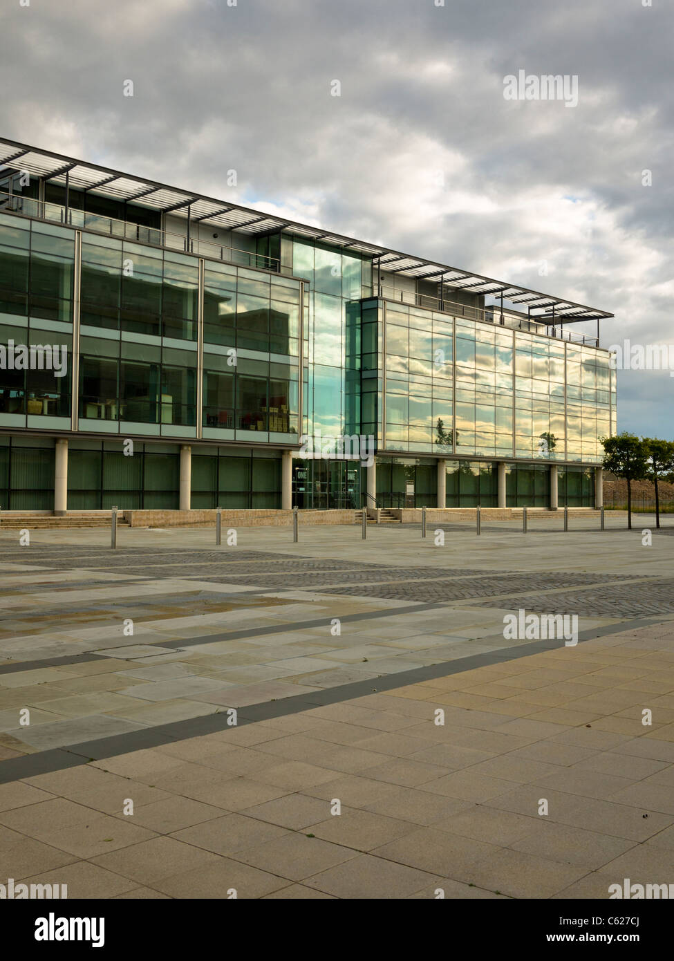 Office building humber quays hull hi-res stock photography and images ...