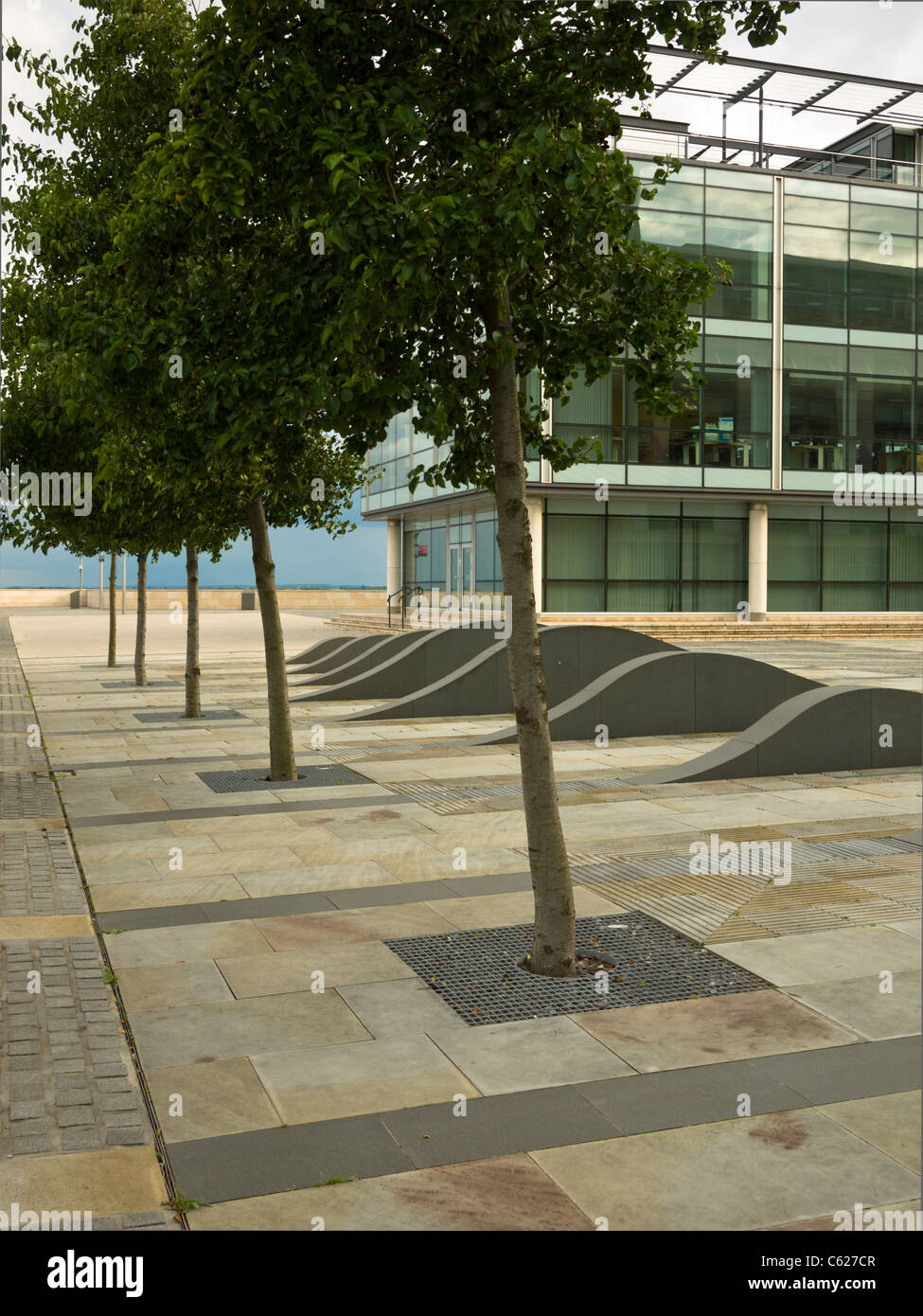 Office building humber quays hull hi-res stock photography and images ...