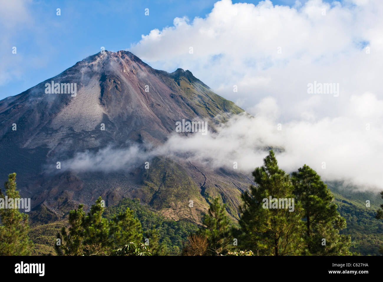 Volcanic eruptions arenal costa rica hi-res stock photography and ...