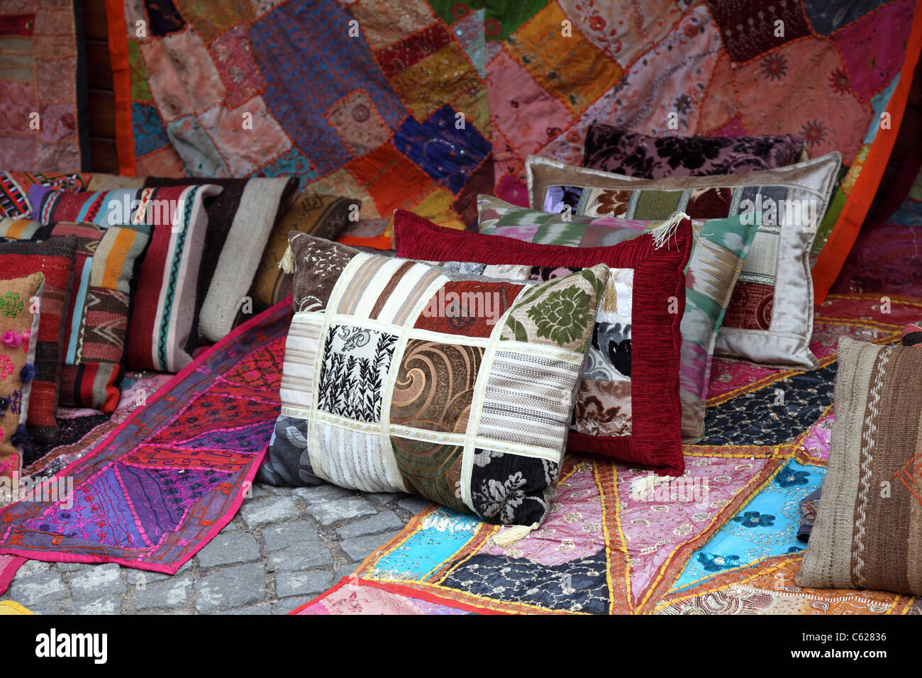 Cushions and Carpets shop in Istanbul, Turkey Stock Photo - Alamy