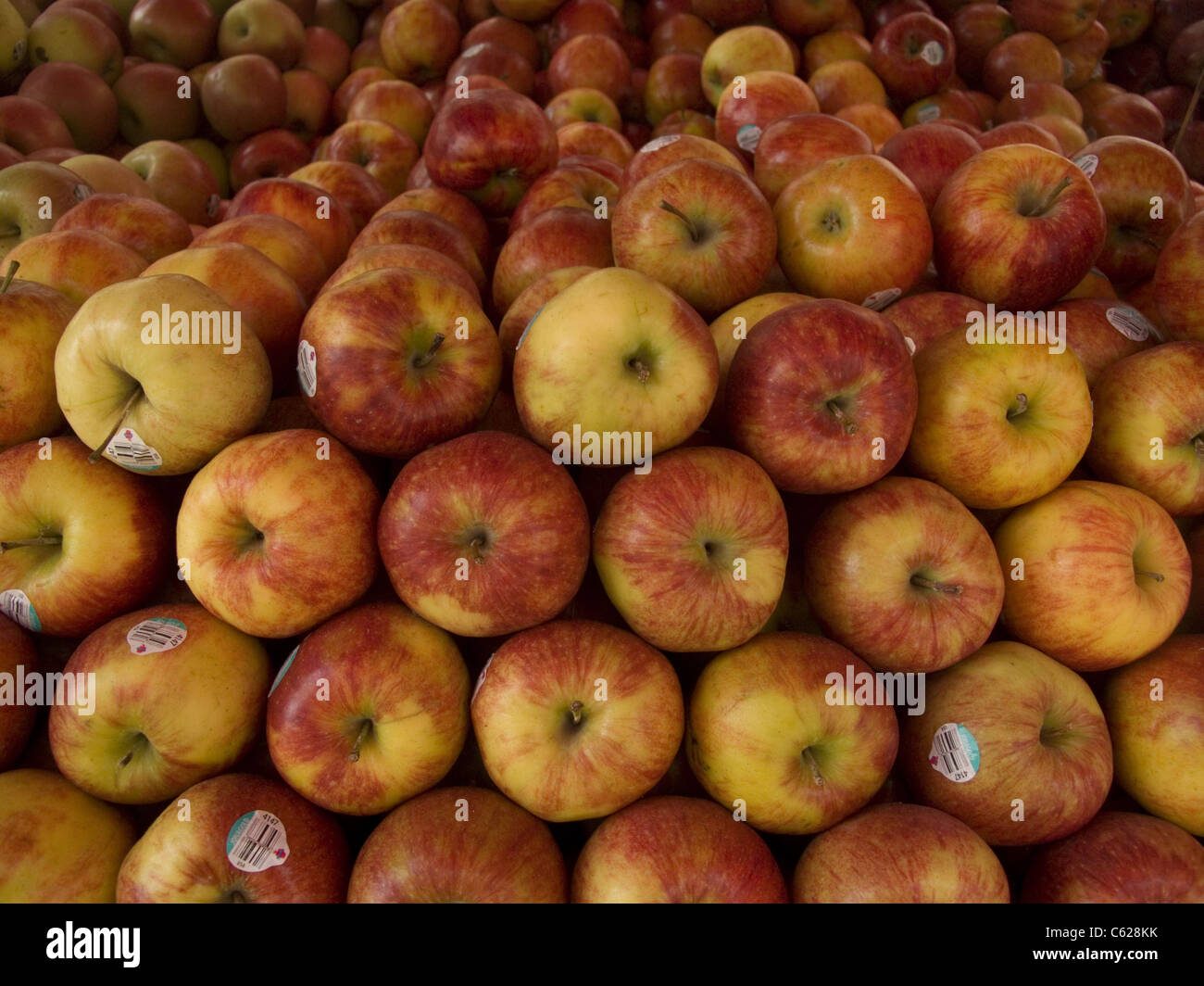 Apples display for sale hi-res stock photography and images - Alamy
