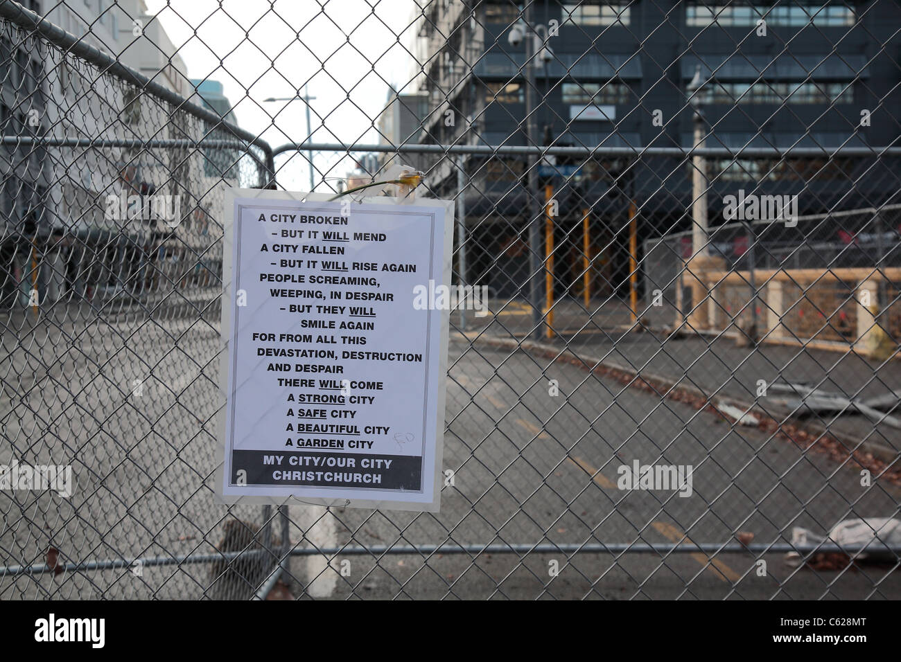 Earthquake damage sign hi-res stock photography and images - Alamy