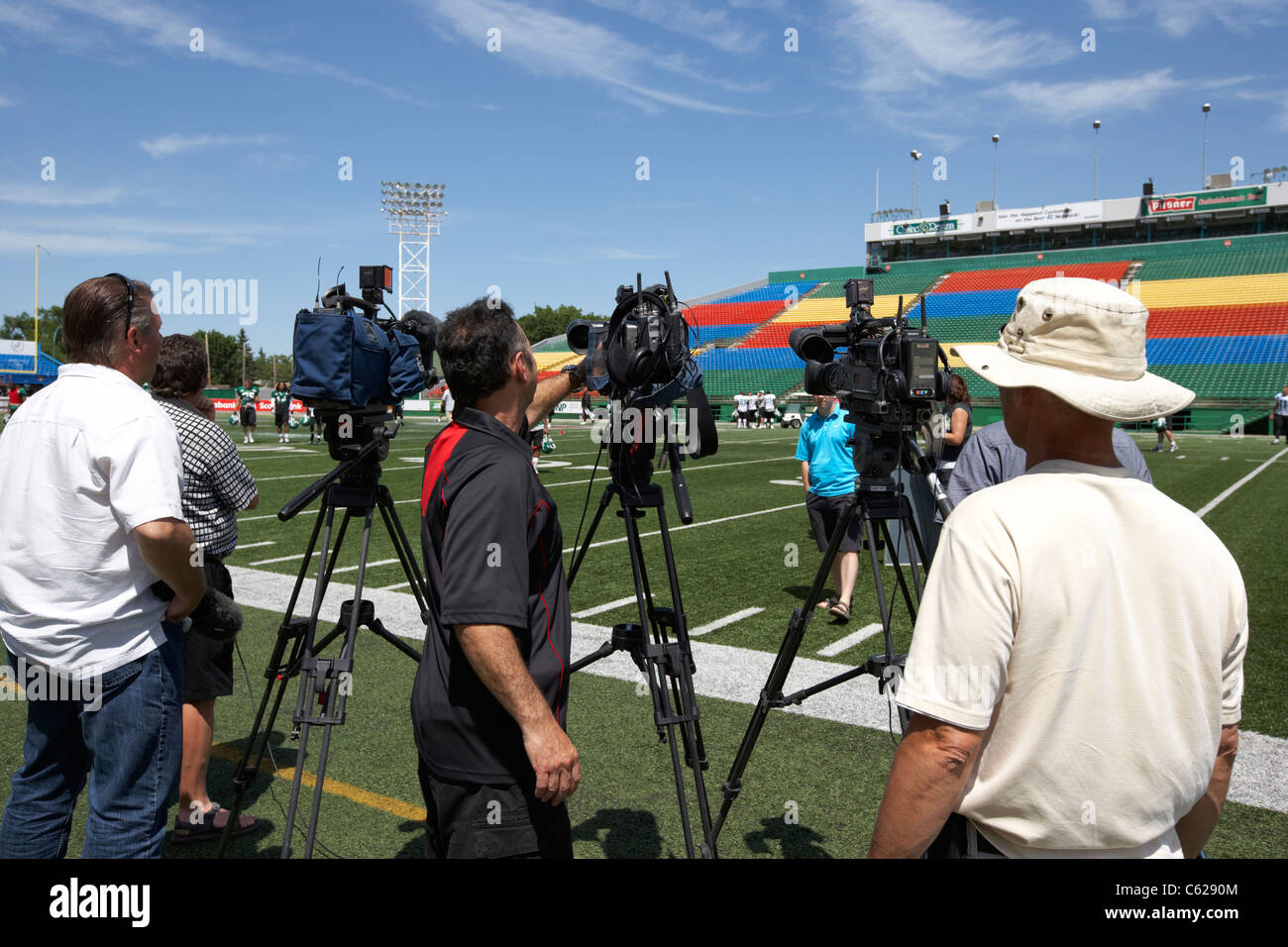 Television camera sport hi-res stock photography and images - Alamy