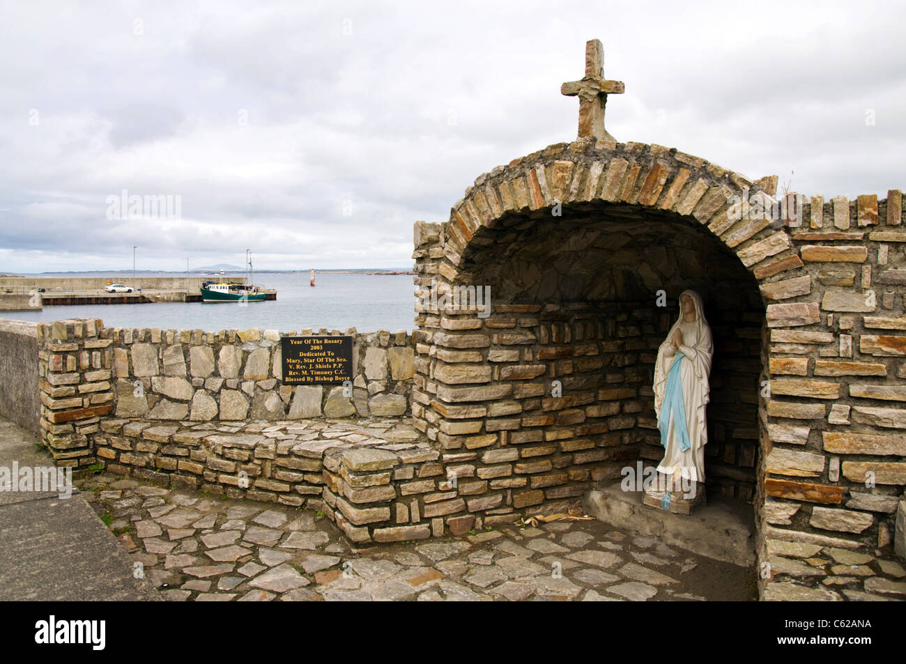 Religious shrine at the harbour on Arranmore Island Stock Photo - Alamy