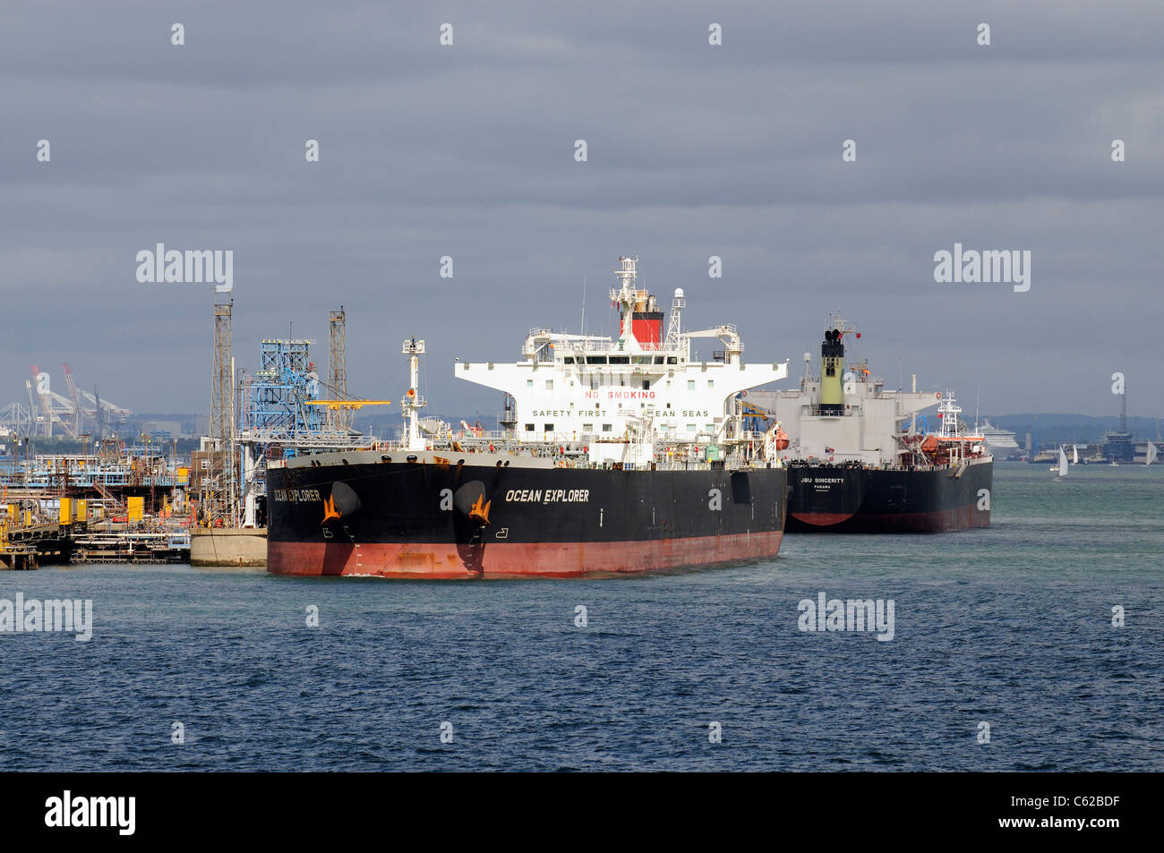 Bulk tanker hi-res stock photography and images - Alamy