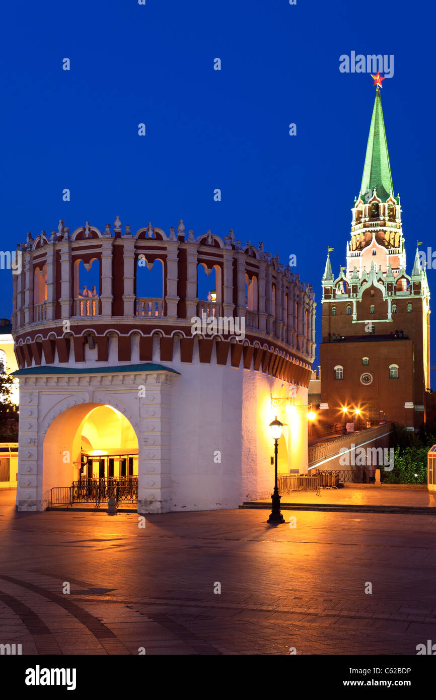 Kremlin entrance gate hi-res stock photography and images - Alamy