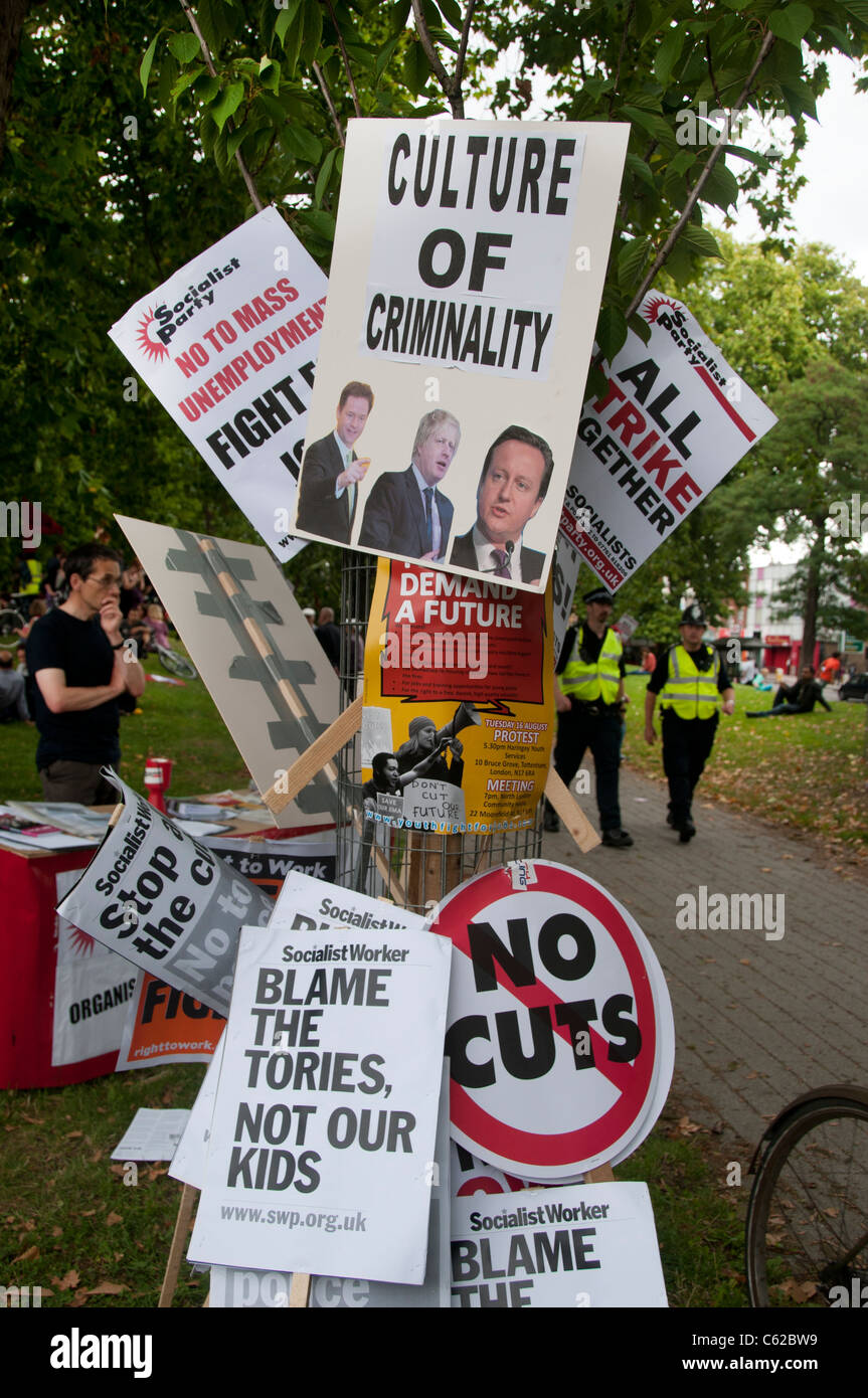Peace placards hi-res stock photography and images - Alamy