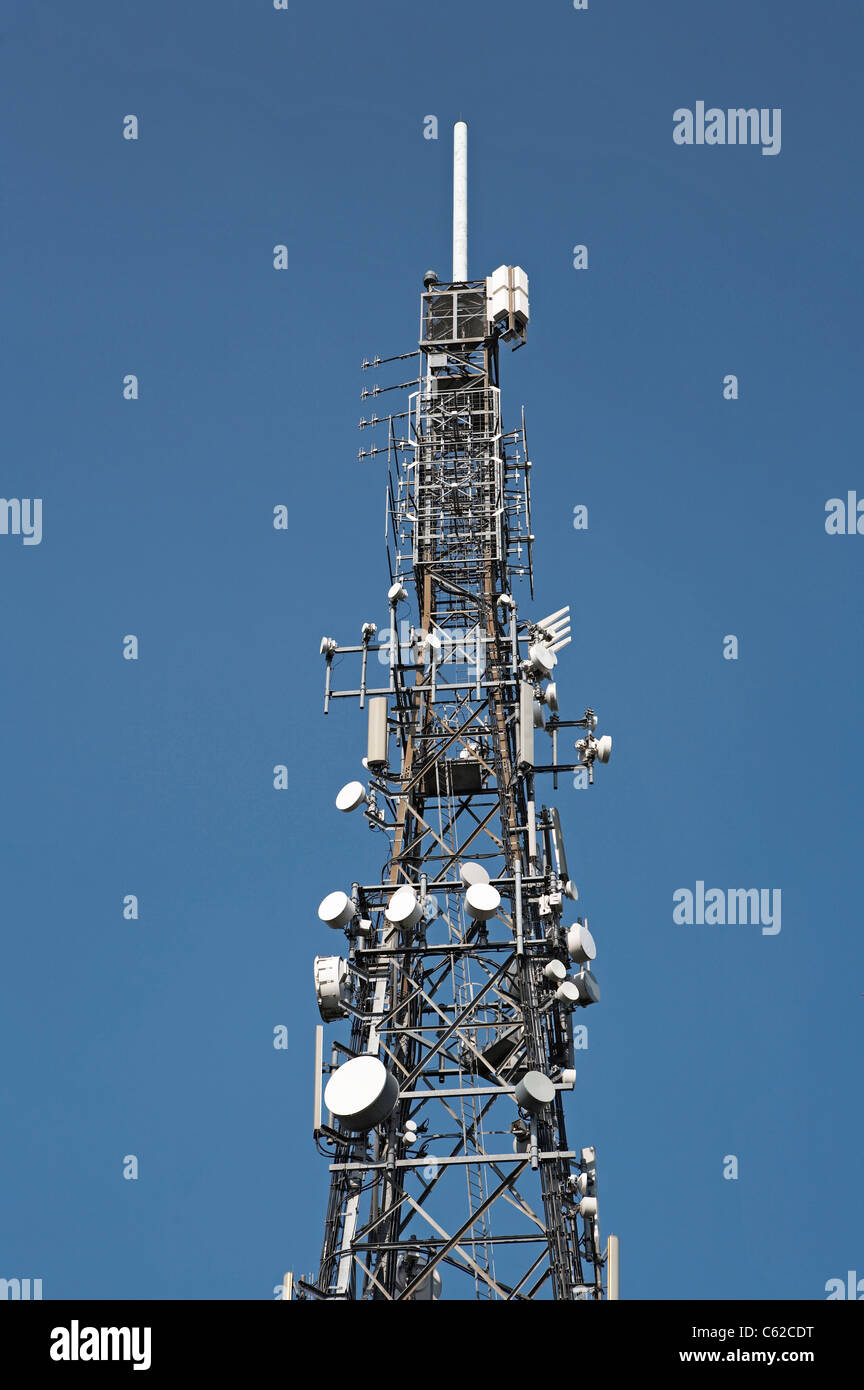 Tv and microwave transmitter mast Stock Photo - Alamy