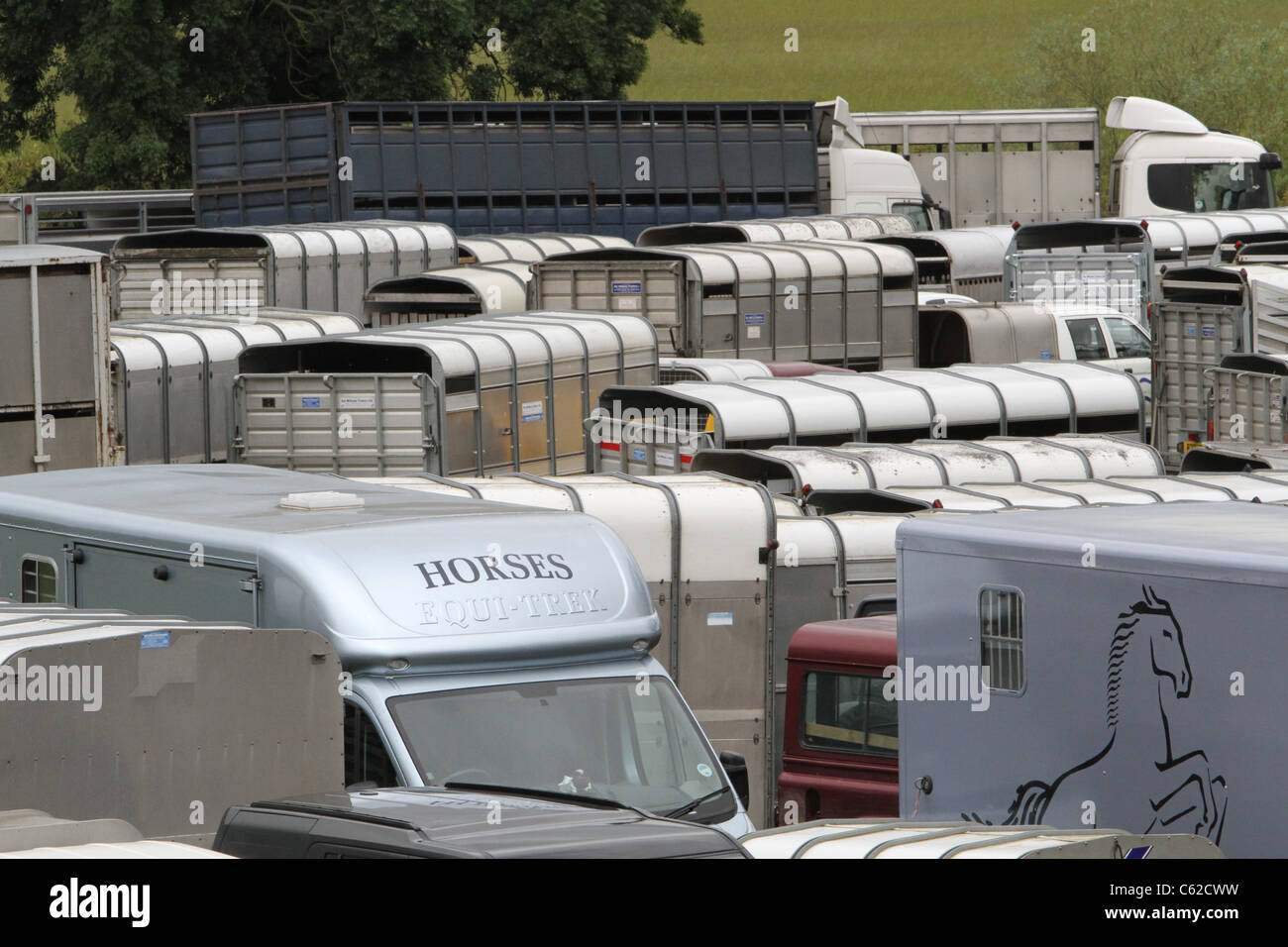 Horse boxes hi-res stock photography and images - Alamy