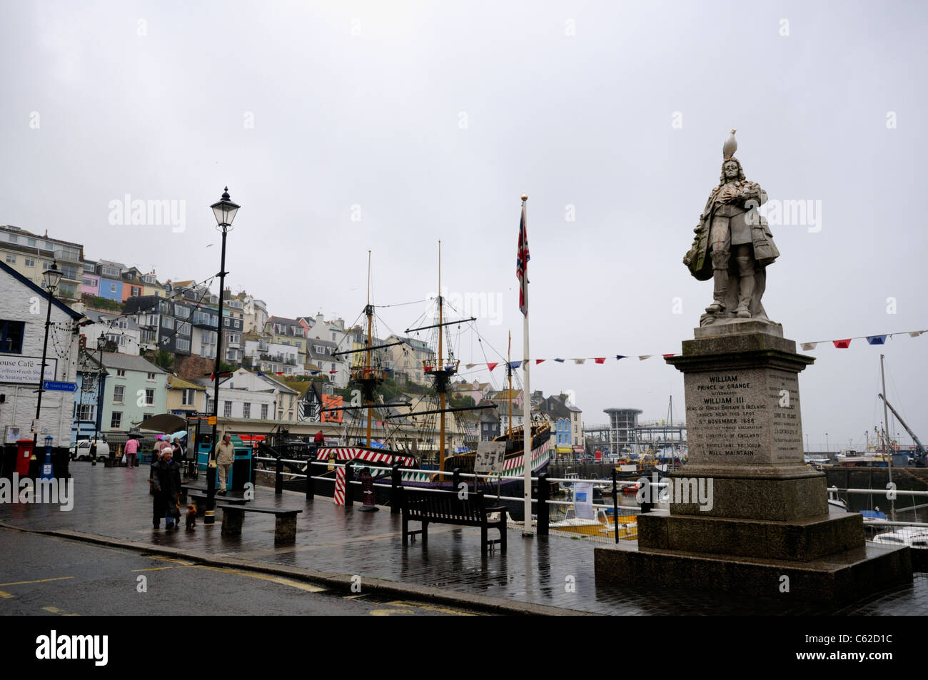 William iii statue brixham devon uk hi-res stock photography and images ...