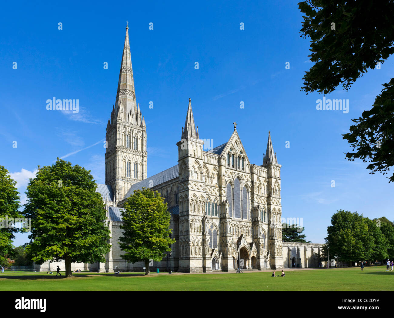 Salisbury cathedral hi-res stock photography and images - Alamy