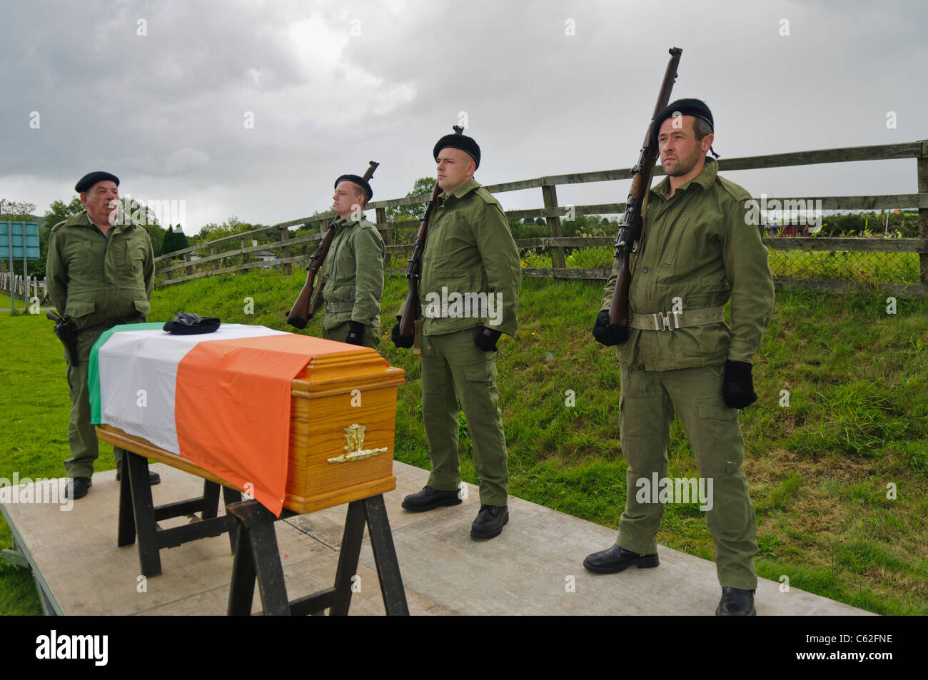 Irish republican army guns hi-res stock photography and images - Alamy