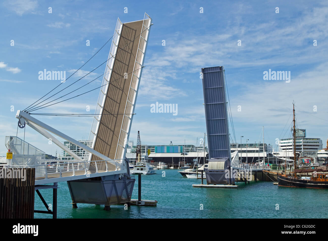 Wynyard crossing pedestrian bridge auckland hi-res stock photography ...