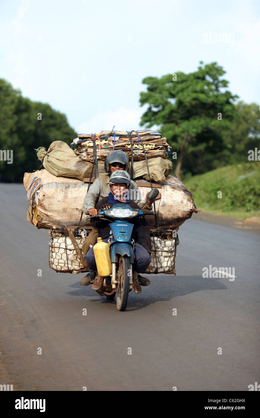 Vietnam motorbike loaded transport hi-res stock photography and images ...