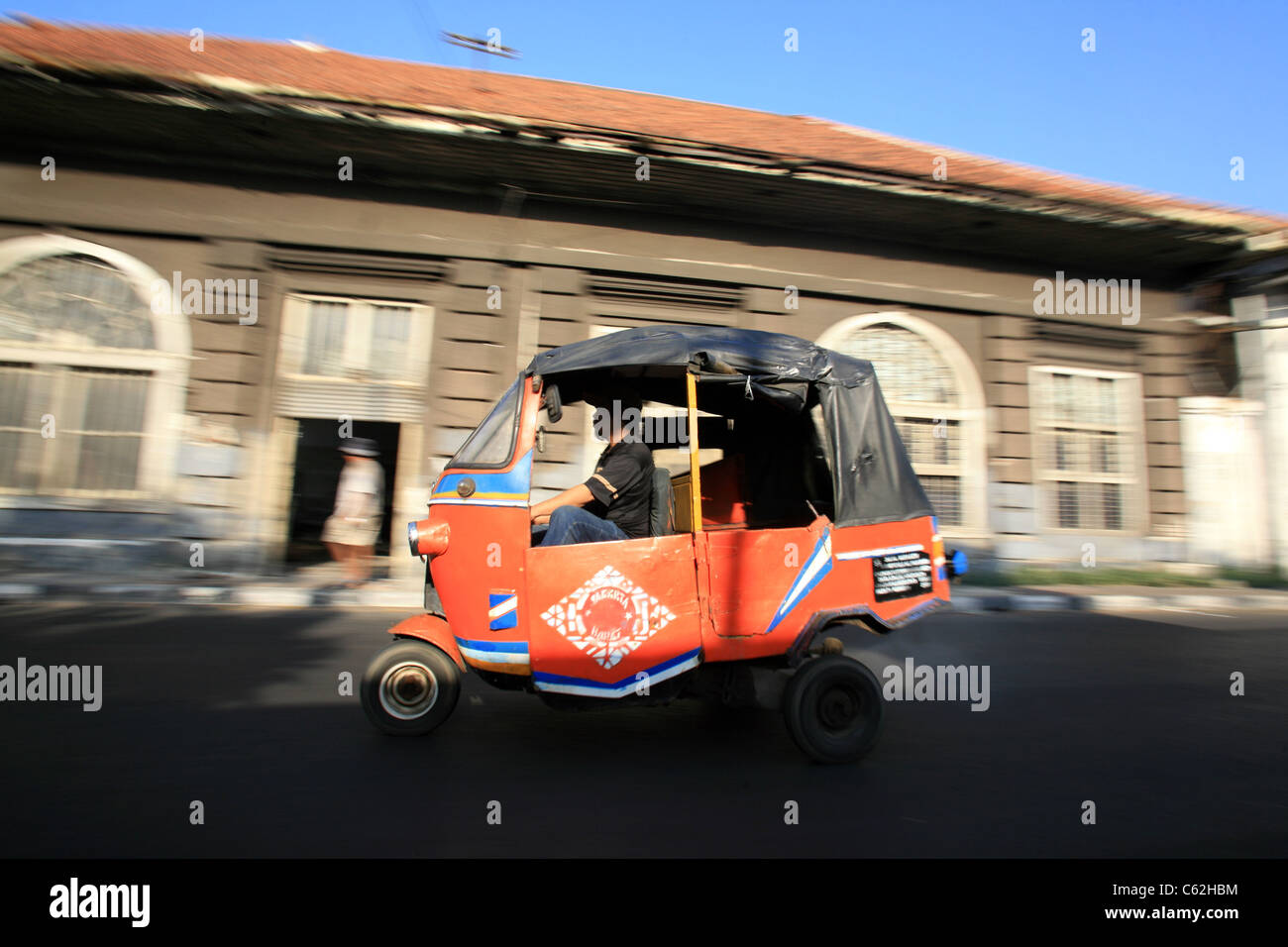 Tuk rickshaw jakarta indonesia hi-res stock photography and images - Alamy
