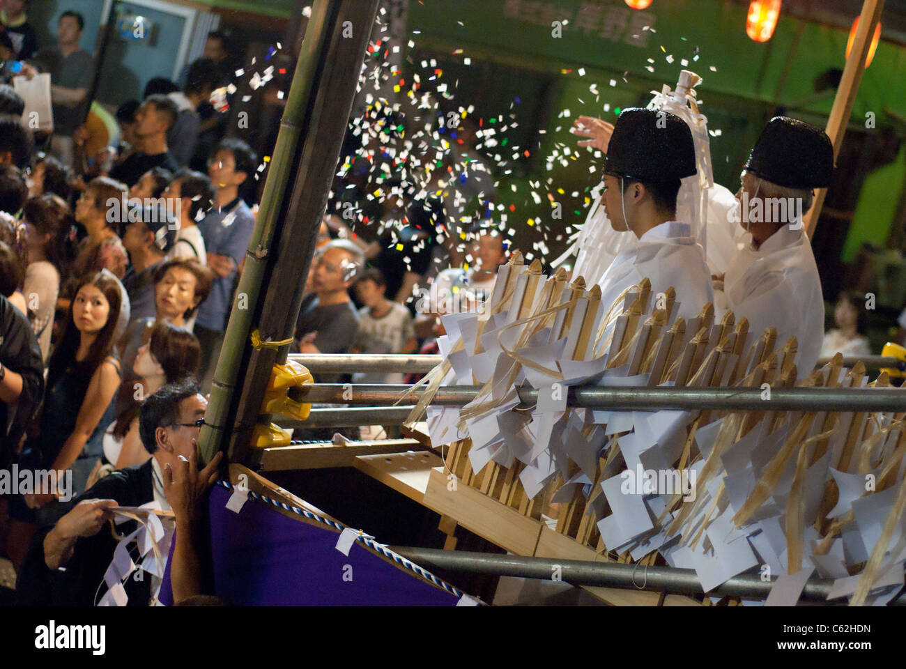 Japanese shinto priests hi-res stock photography and images - Alamy