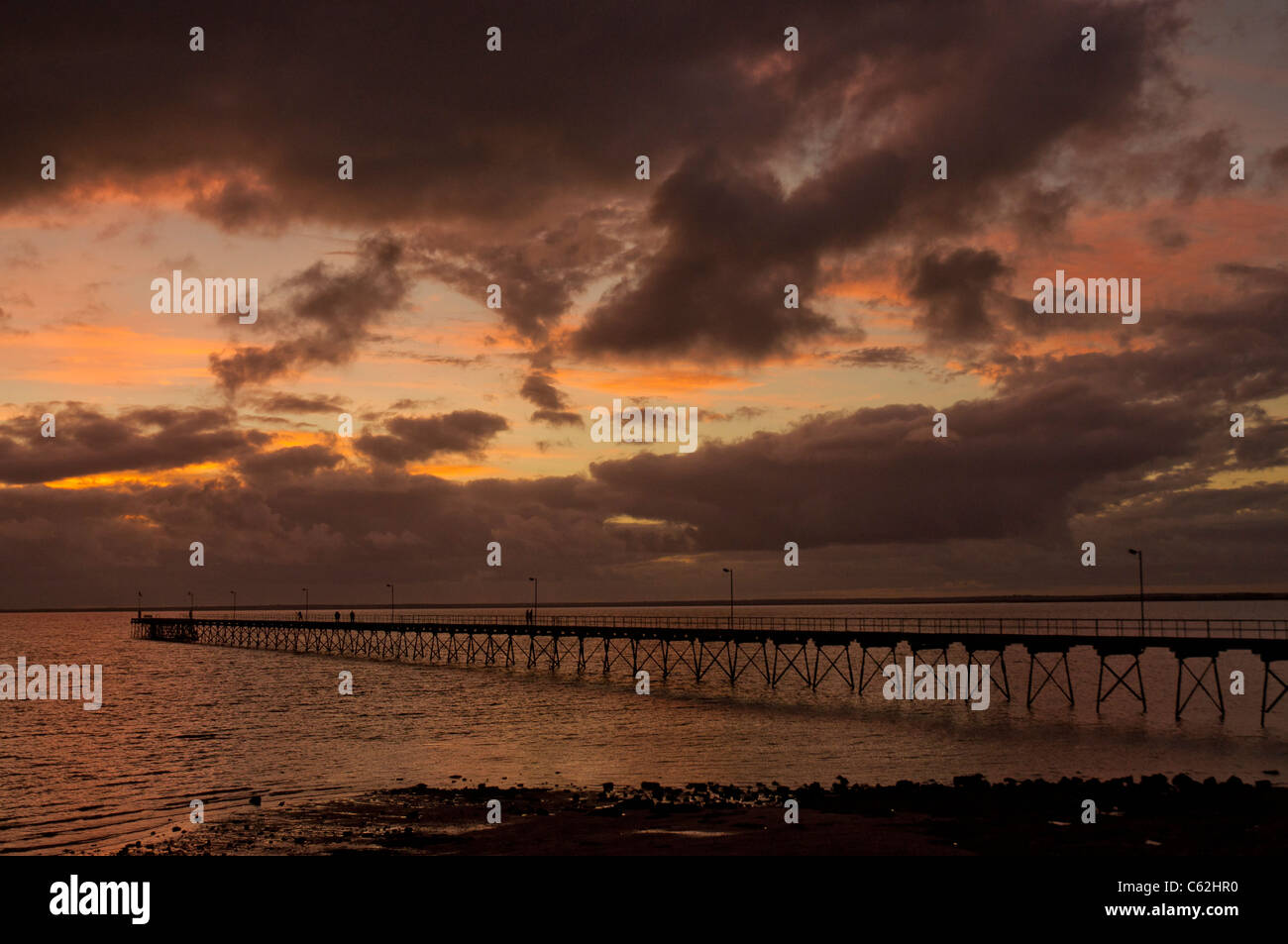 Sunset over the 380 metre long fishing jetty at Murat Bay, Ceduna in ...