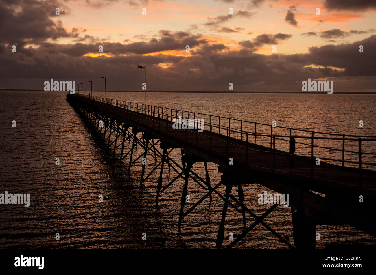 Sunset over the 380 metre long fishing jetty at Murat Bay, Ceduna in ...