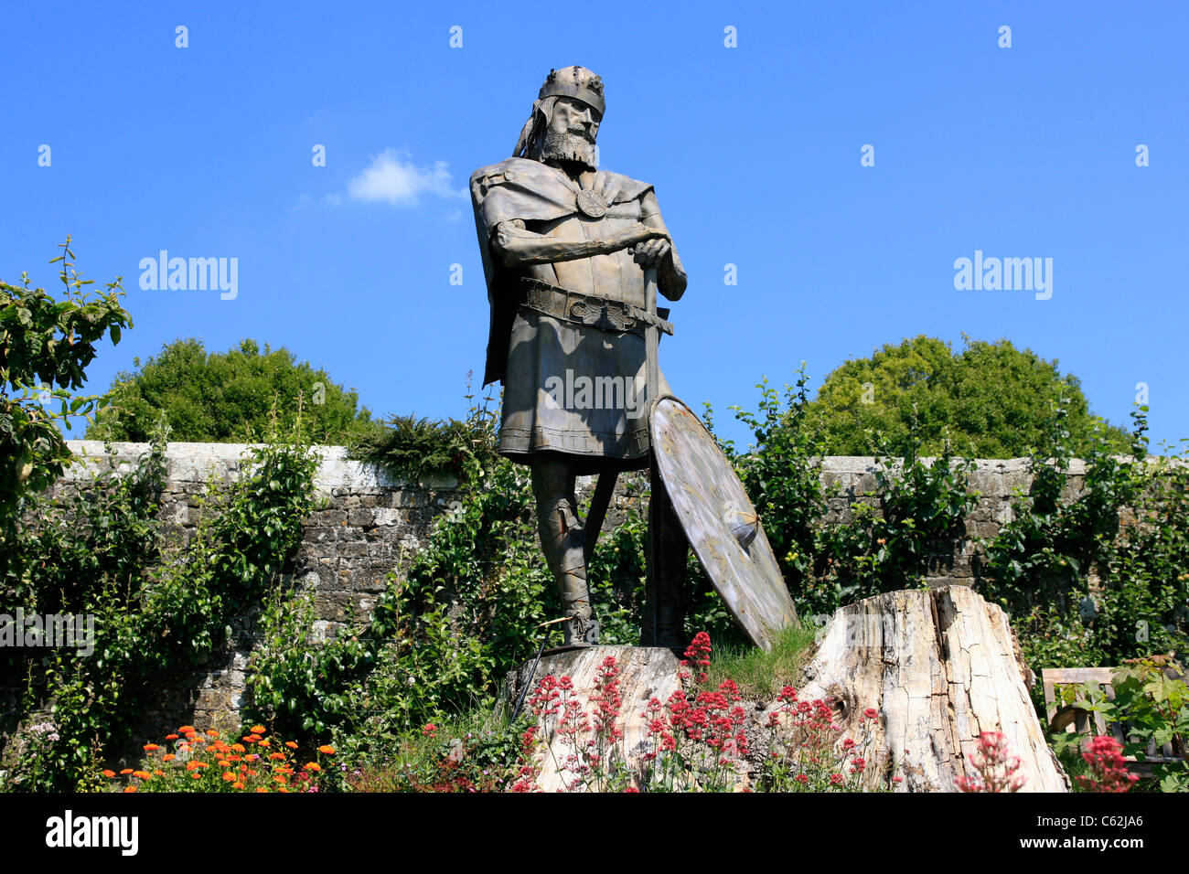 King arthur statue hi-res stock photography and images - Alamy