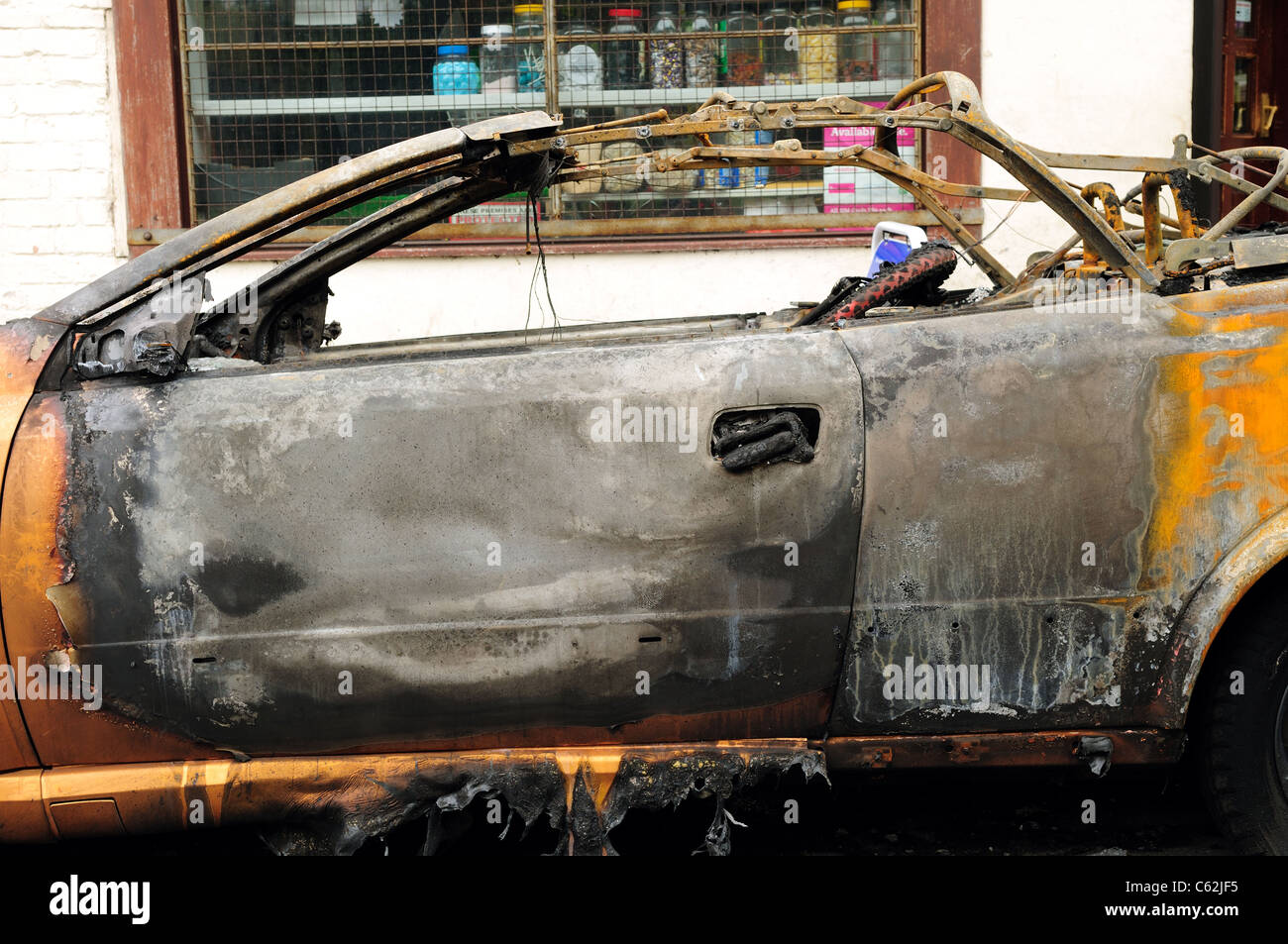 Burnt motor vehicle hi-res stock photography and images - Alamy