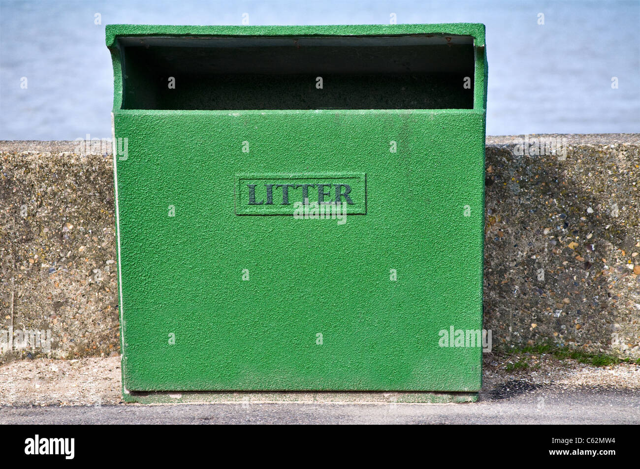 Litter barrier hi-res stock photography and images - Alamy