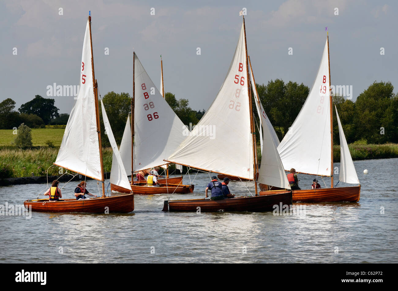 Traditional sailing dinghy dinghies hi-res stock photography and images ...