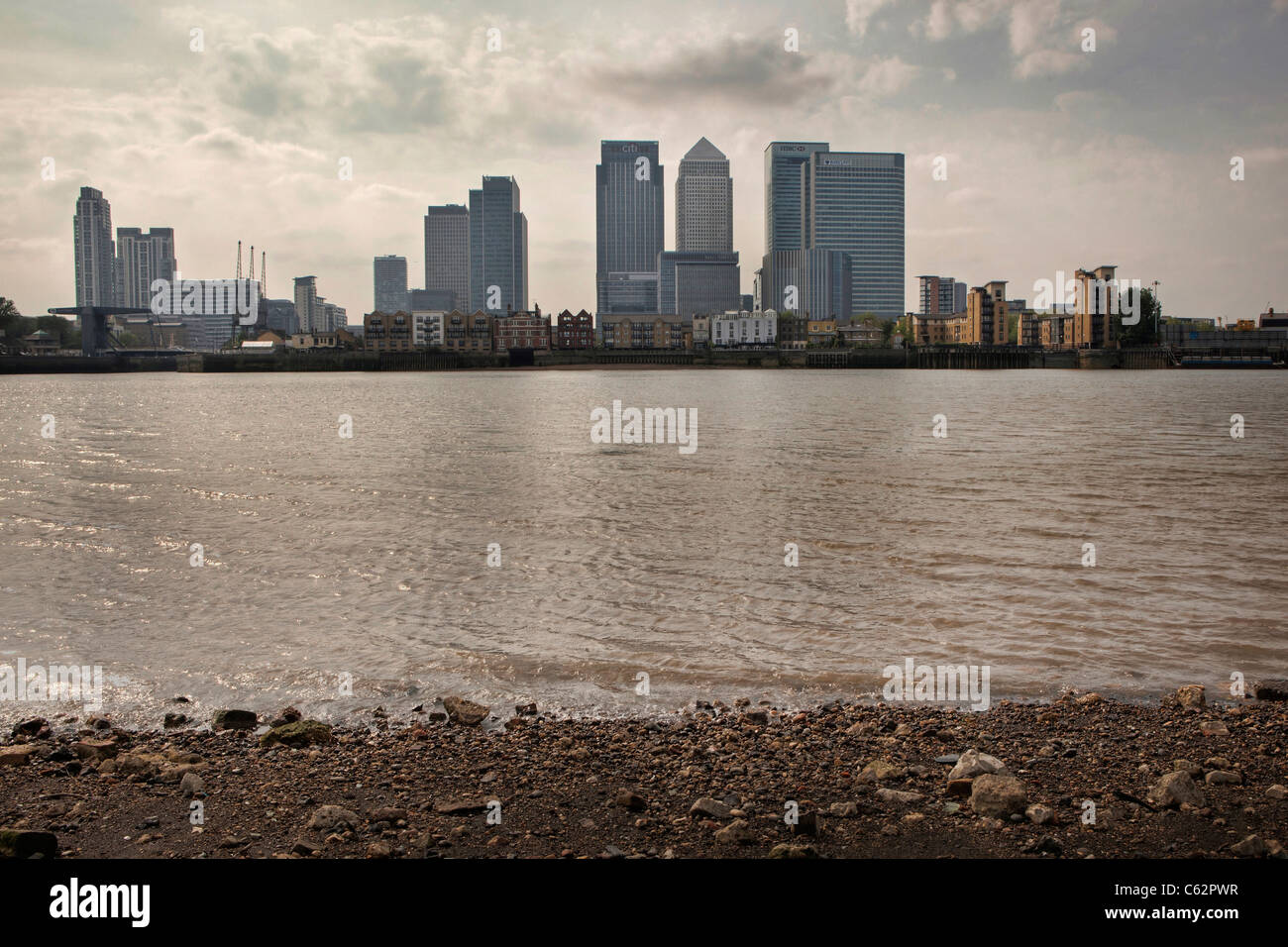 From across the river thames hi-res stock photography and images - Alamy