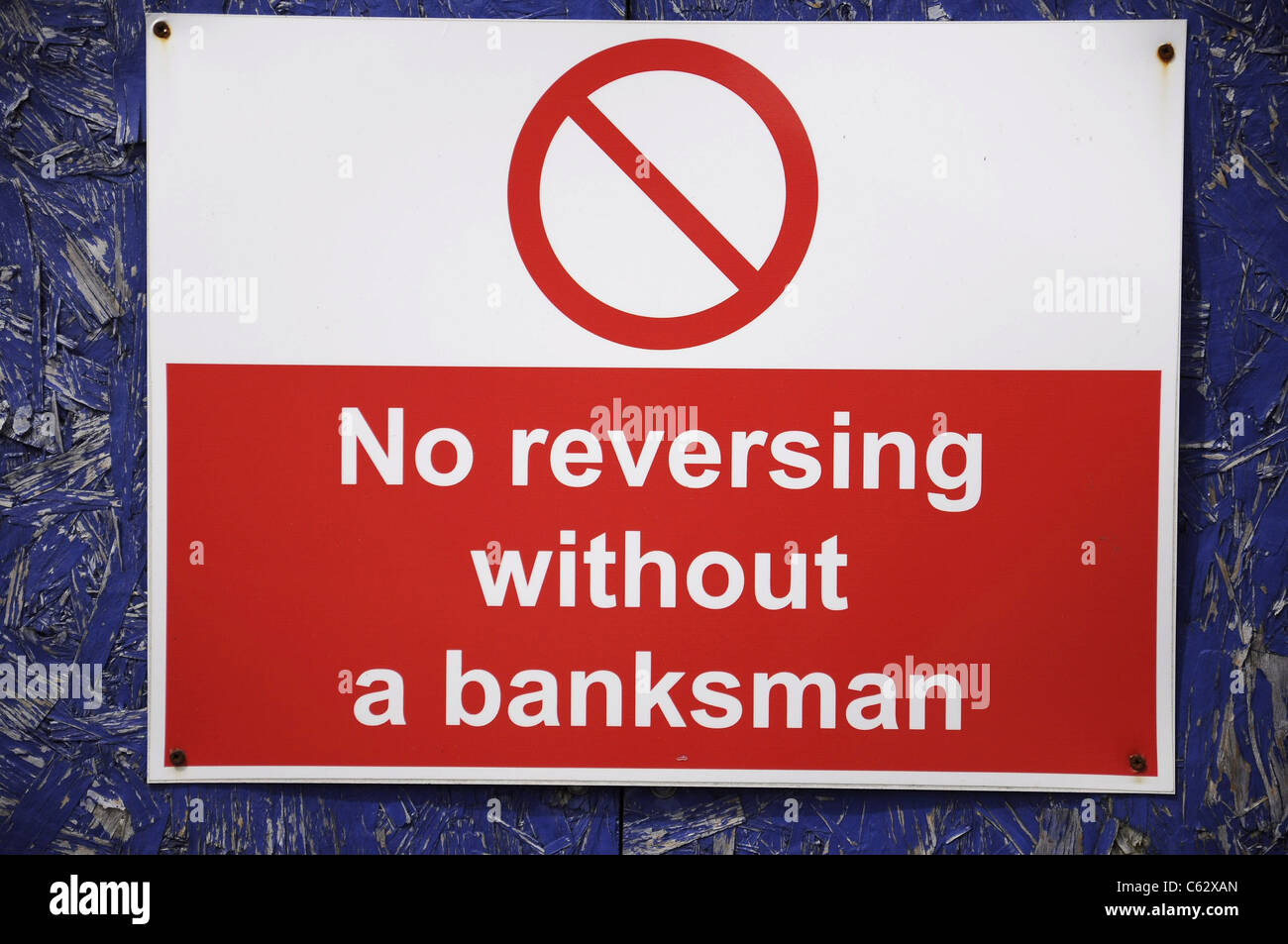 'No reversing without a banksman' warning sign Stock Photo - Alamy