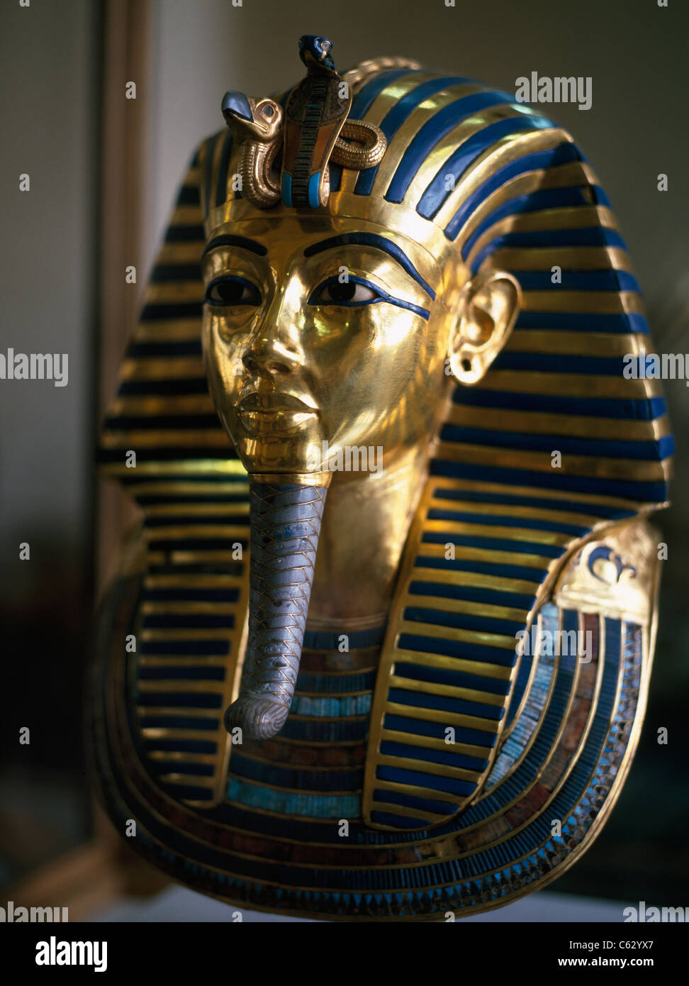 Death mask of tutankhamun hi-res stock photography and images - Alamy