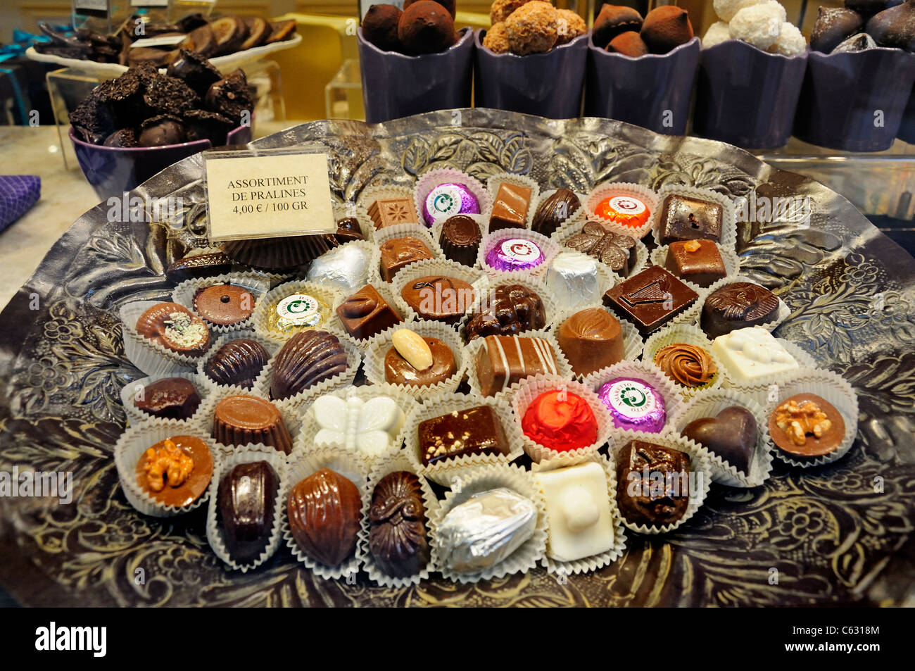 Brussels, Belgium. Praline assortment in a sweet shop window Stock ...