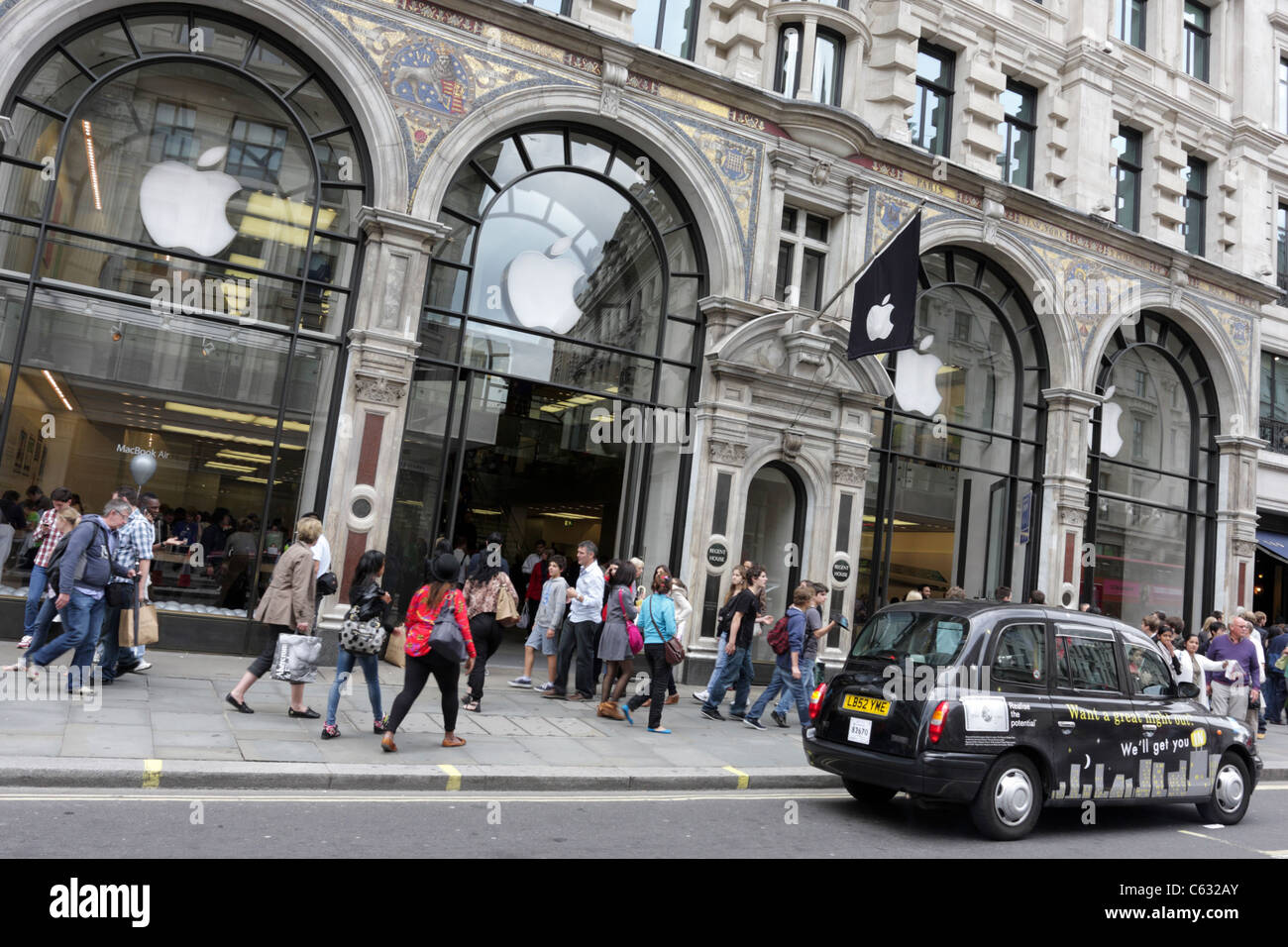 Apple flagship store in Regent Street, London Stock Photo - Alamy