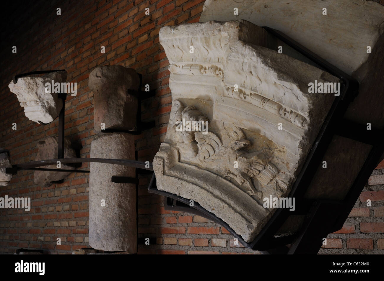 Putti- Voussoir . Renaissance ( Plateresque ) belonging to the ...