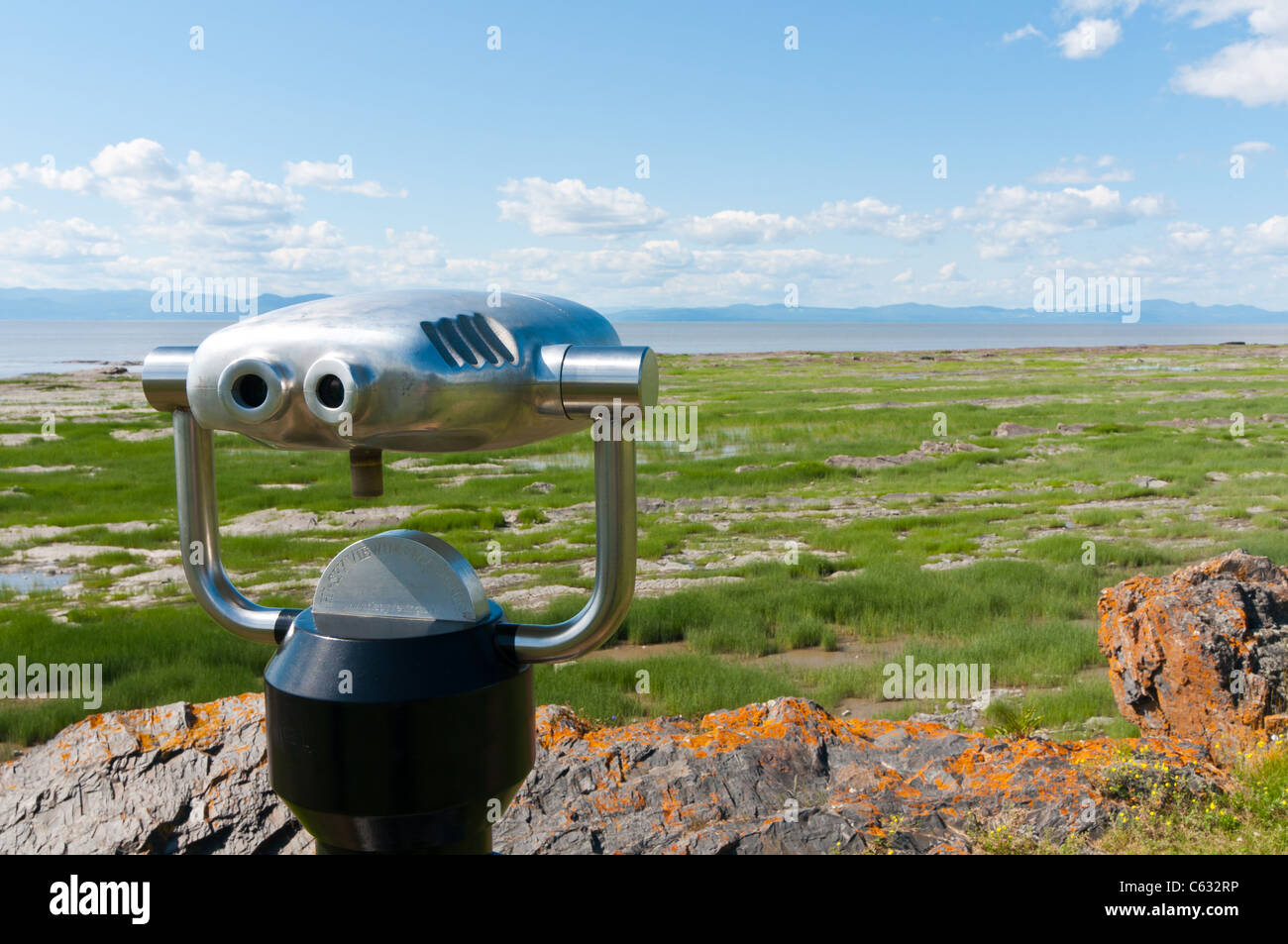 Large binocular telescope hi-res stock photography and images - Alamy