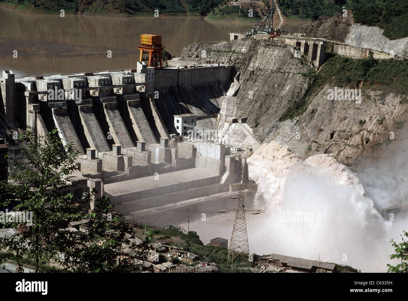 Hydro electric dam on Lichang river in Manwan China Stock Photo - Alamy