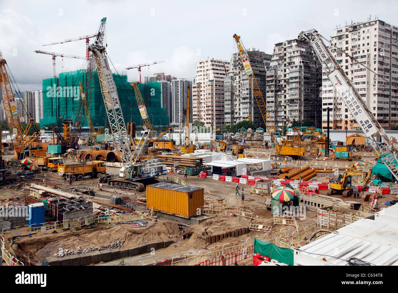 China property cranes construction hi-res stock photography and images ...