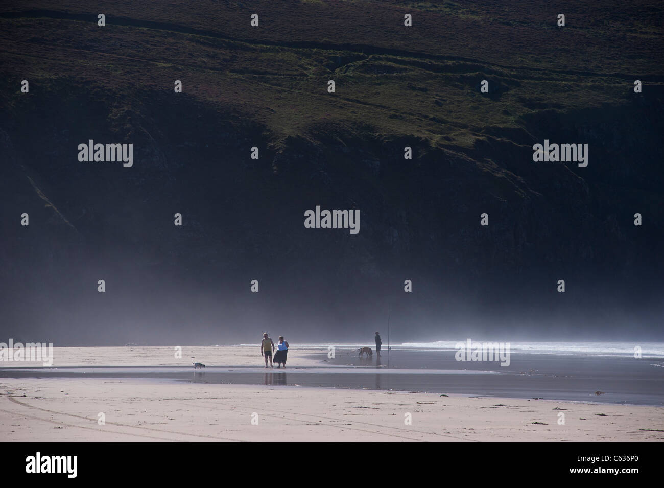 Distant figures on a beach, enjoying themselves Stock Photo - Alamy