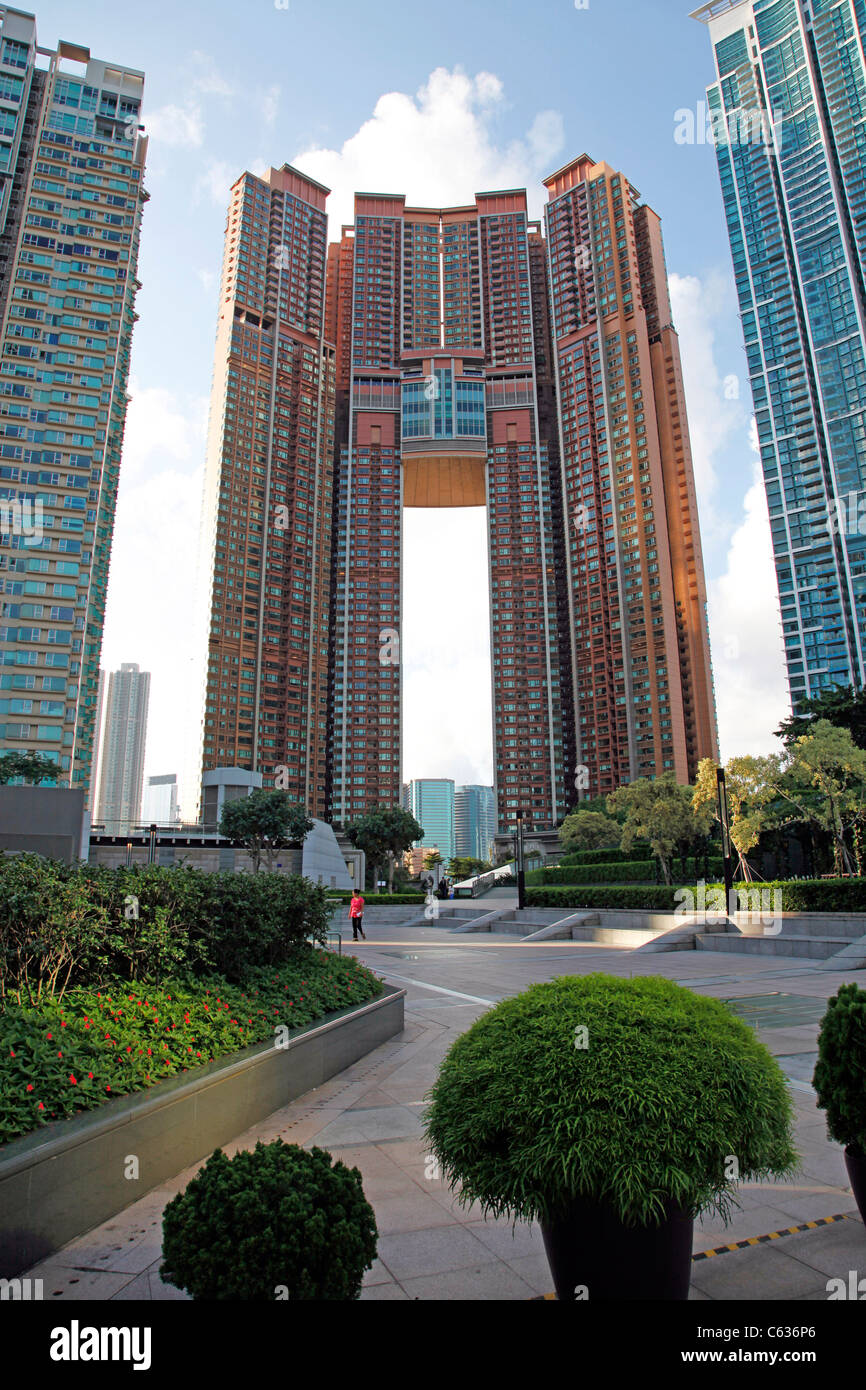 Sun and Moon Arch skyscraper in Union Square above Kowloon Station in ...