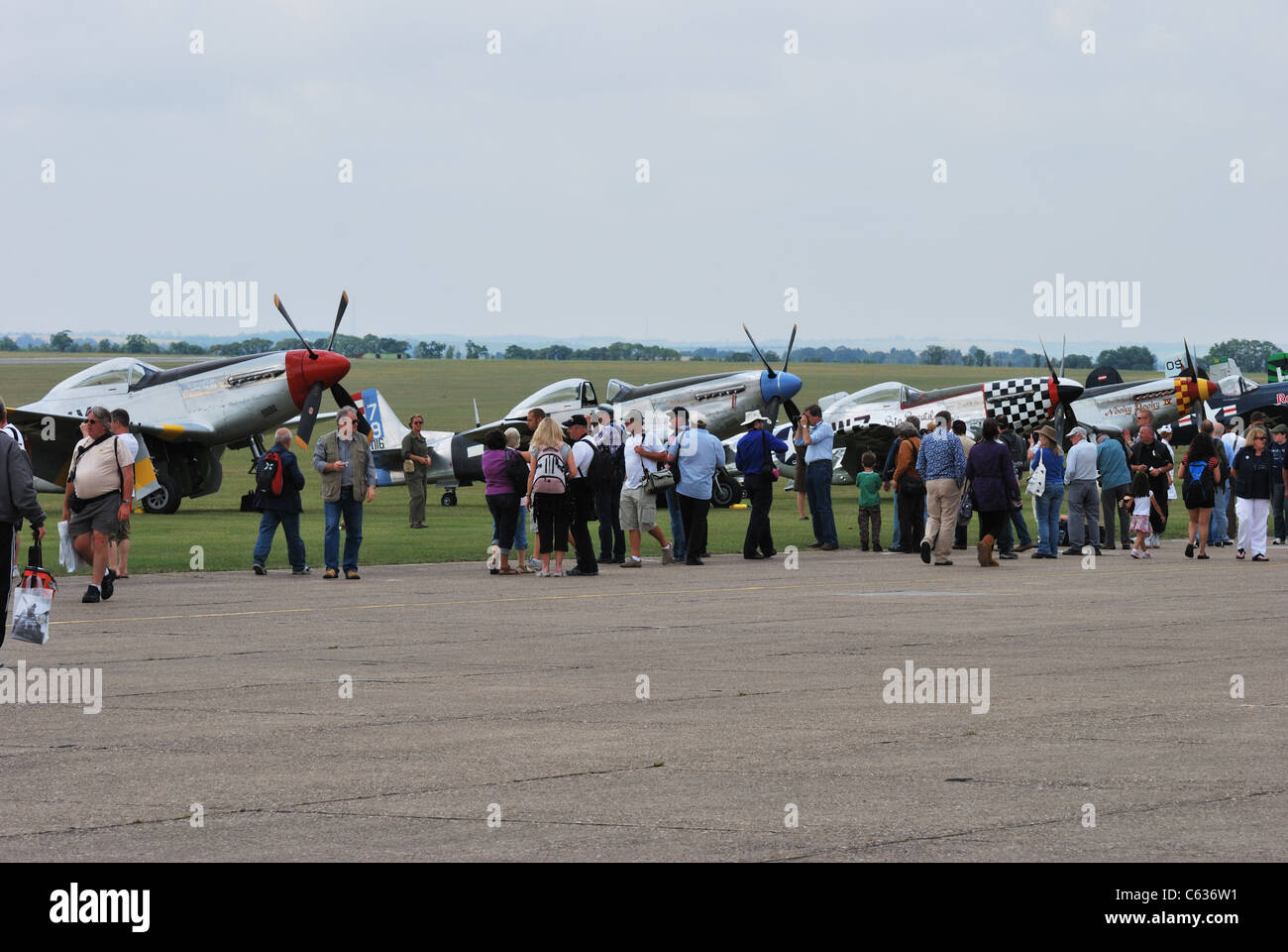 Line up of fighter planes Stock Photo - Alamy