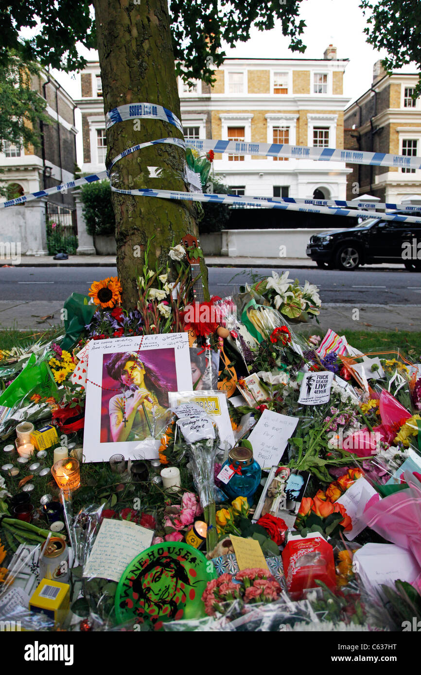 Amy winehouse death hi-res stock photography and images - Alamy