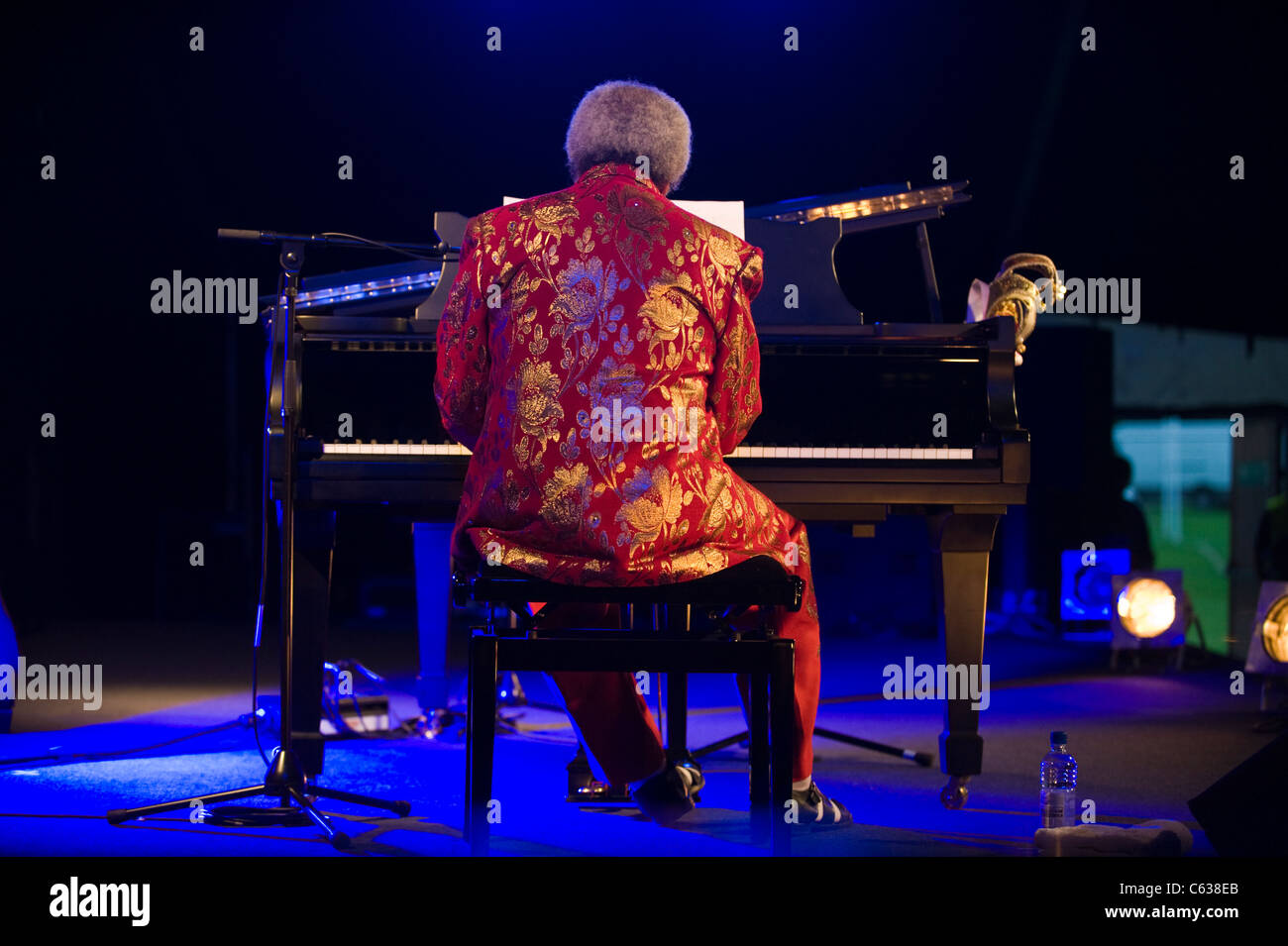 New orleans singer singing hi-res stock photography and images - Alamy