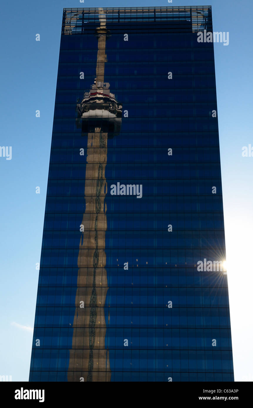 Office glass tower hi-res stock photography and images - Alamy