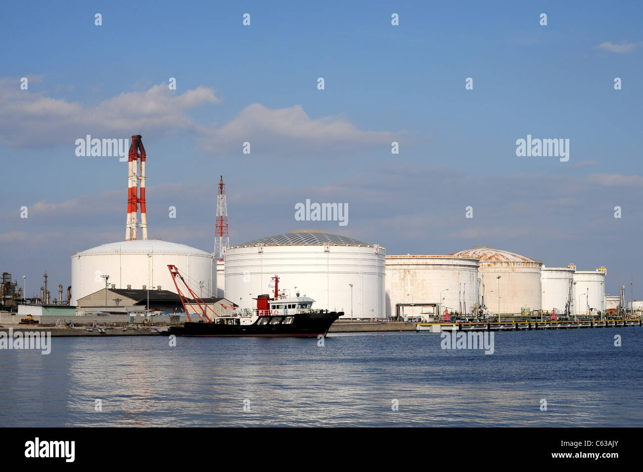 Fuel chemical storage tanks port hi-res stock photography and images ...