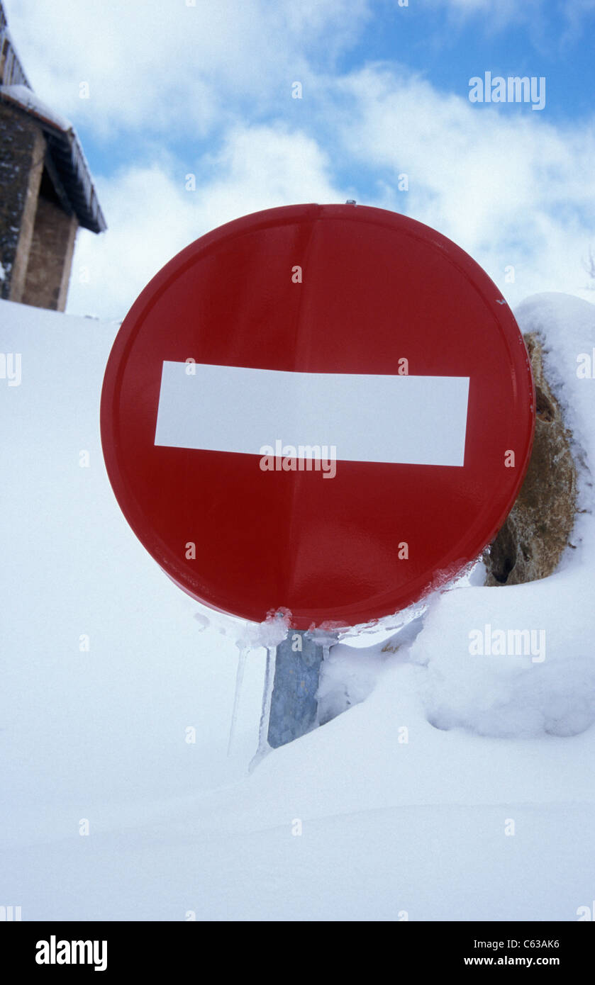 no entry sign buried in snow Stock Photo - Alamy