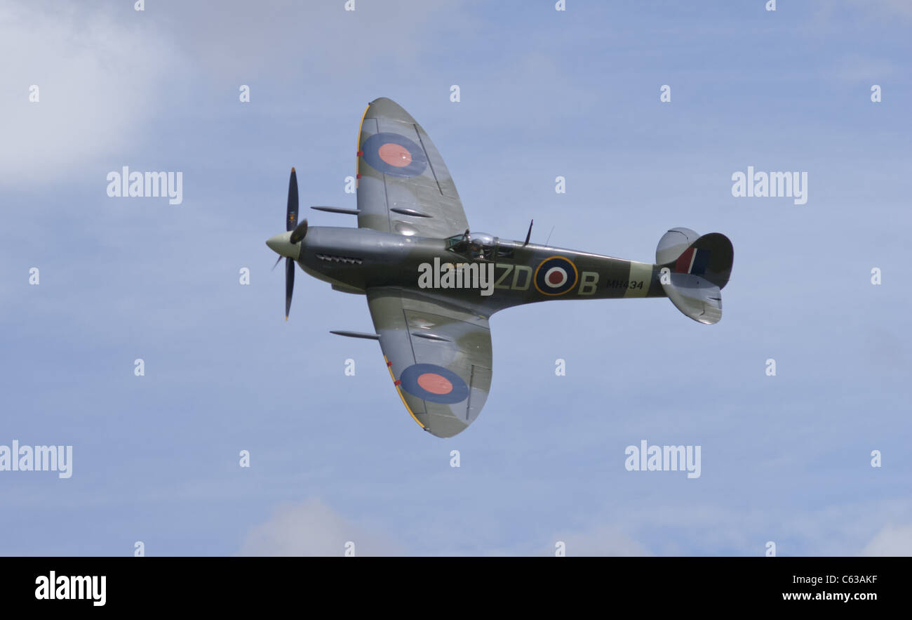 Spitfire in flight Stock Photo - Alamy