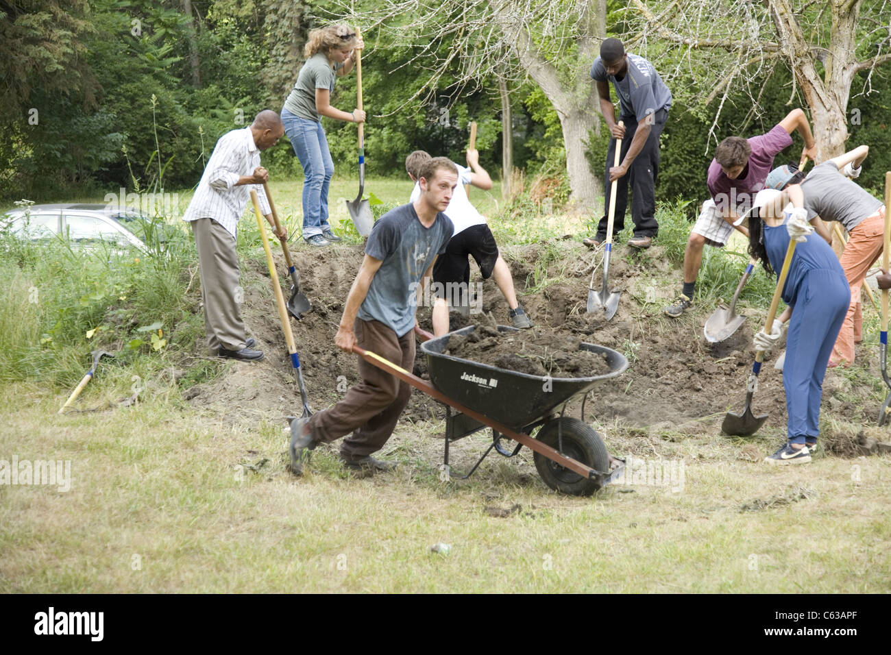 Groups of volunteers hi-res stock photography and images - Alamy