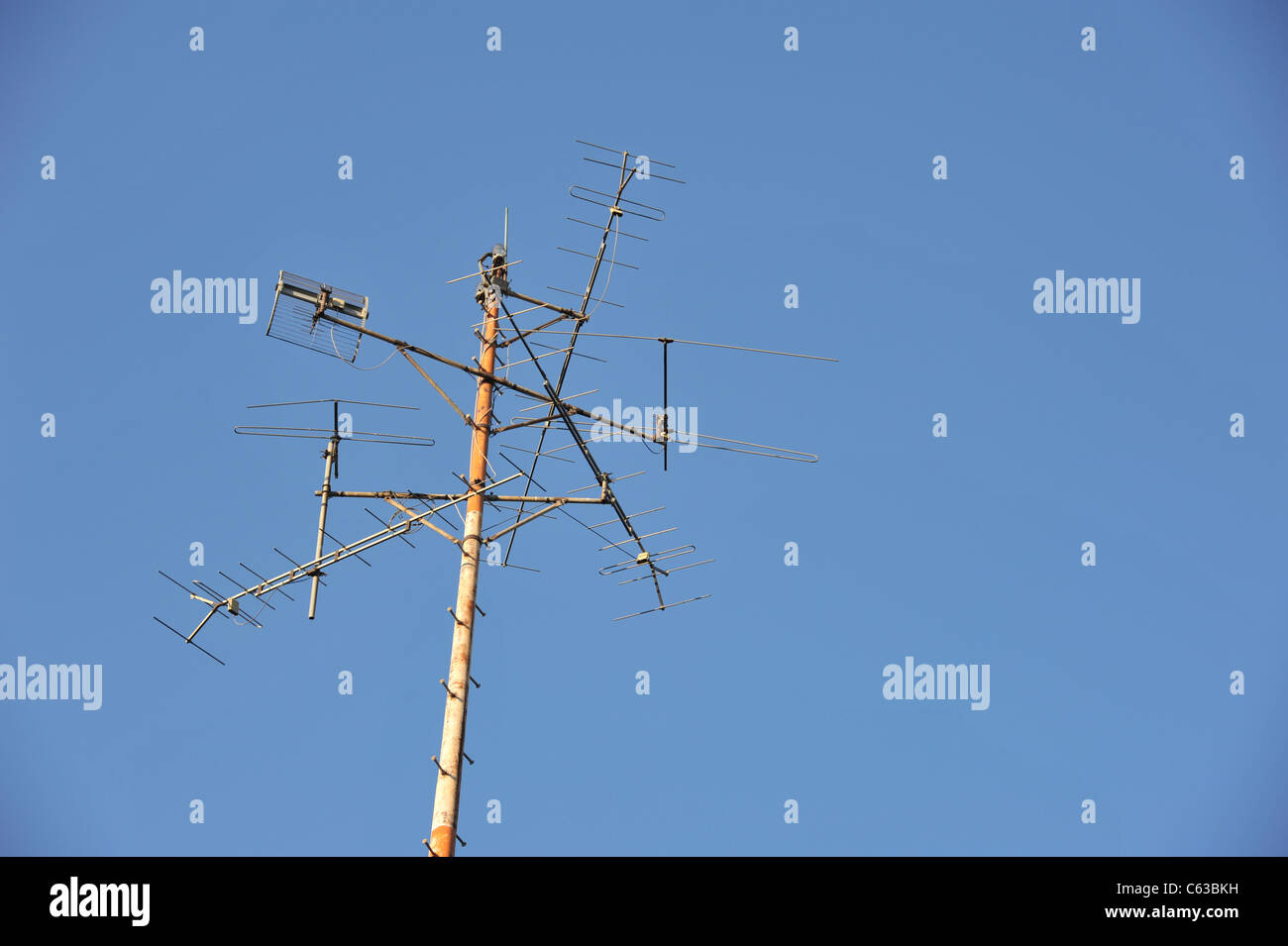 Basic television aerial / antenna against blue sky Stock Photo - Alamy