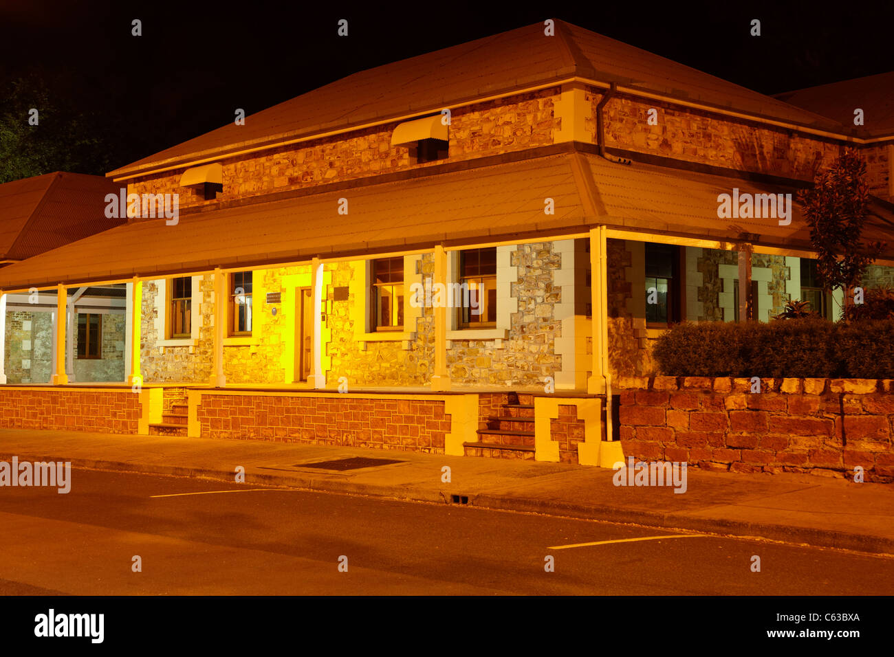 Old Courthouse and Police Station (1884), Darwin, Northern Territory ...