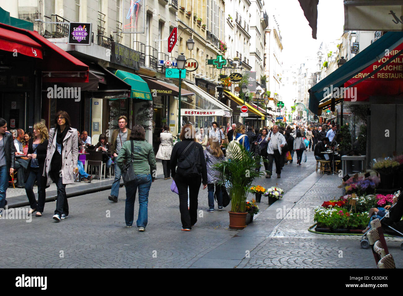 Saturday morning in Rue Montorgueil in Paris Stock Photo - Alamy