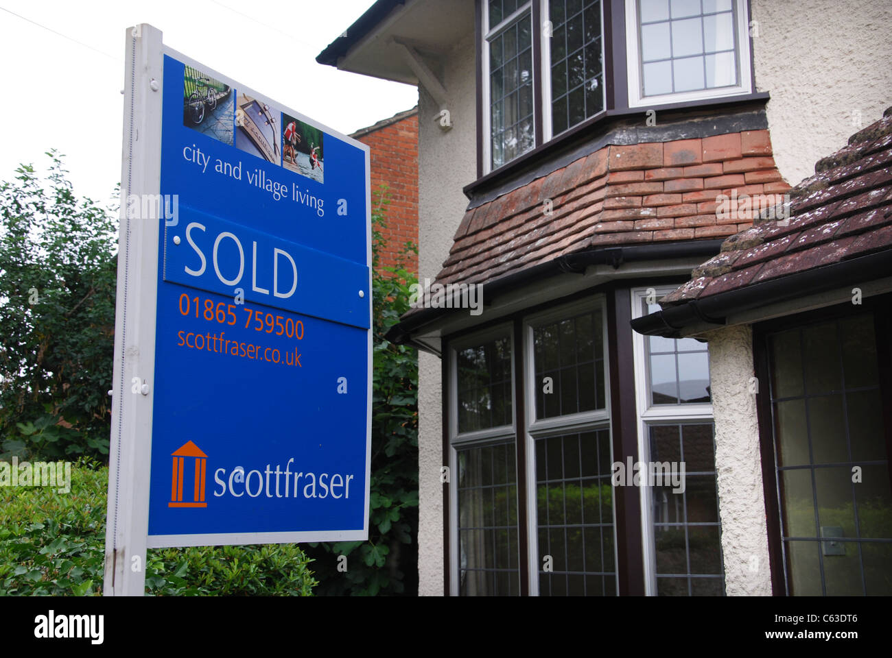 Home selling book cover hi-res stock photography and images - Alamy